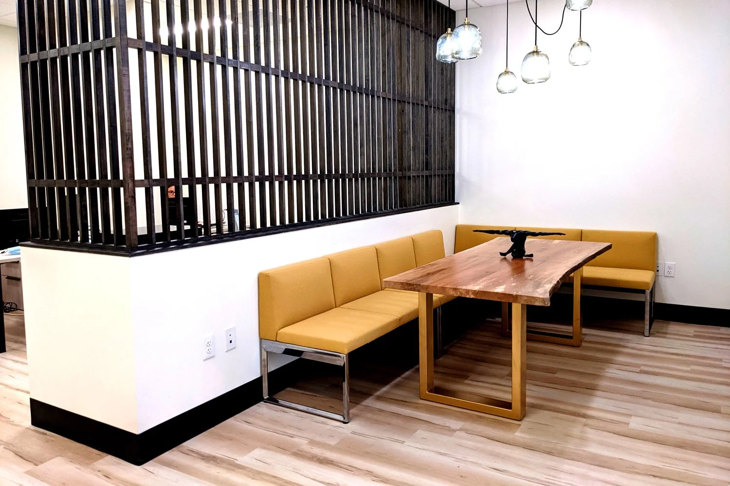 LAW OFFICES OF TIM PAVONE — designbar