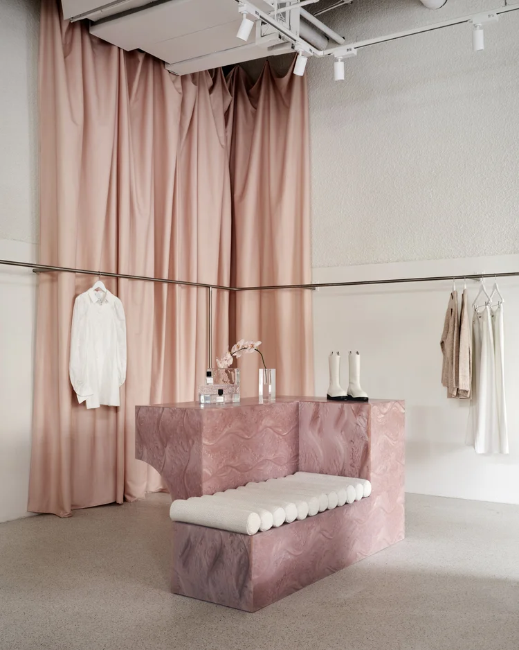 Coco & Lola, Manly — Esoteriko