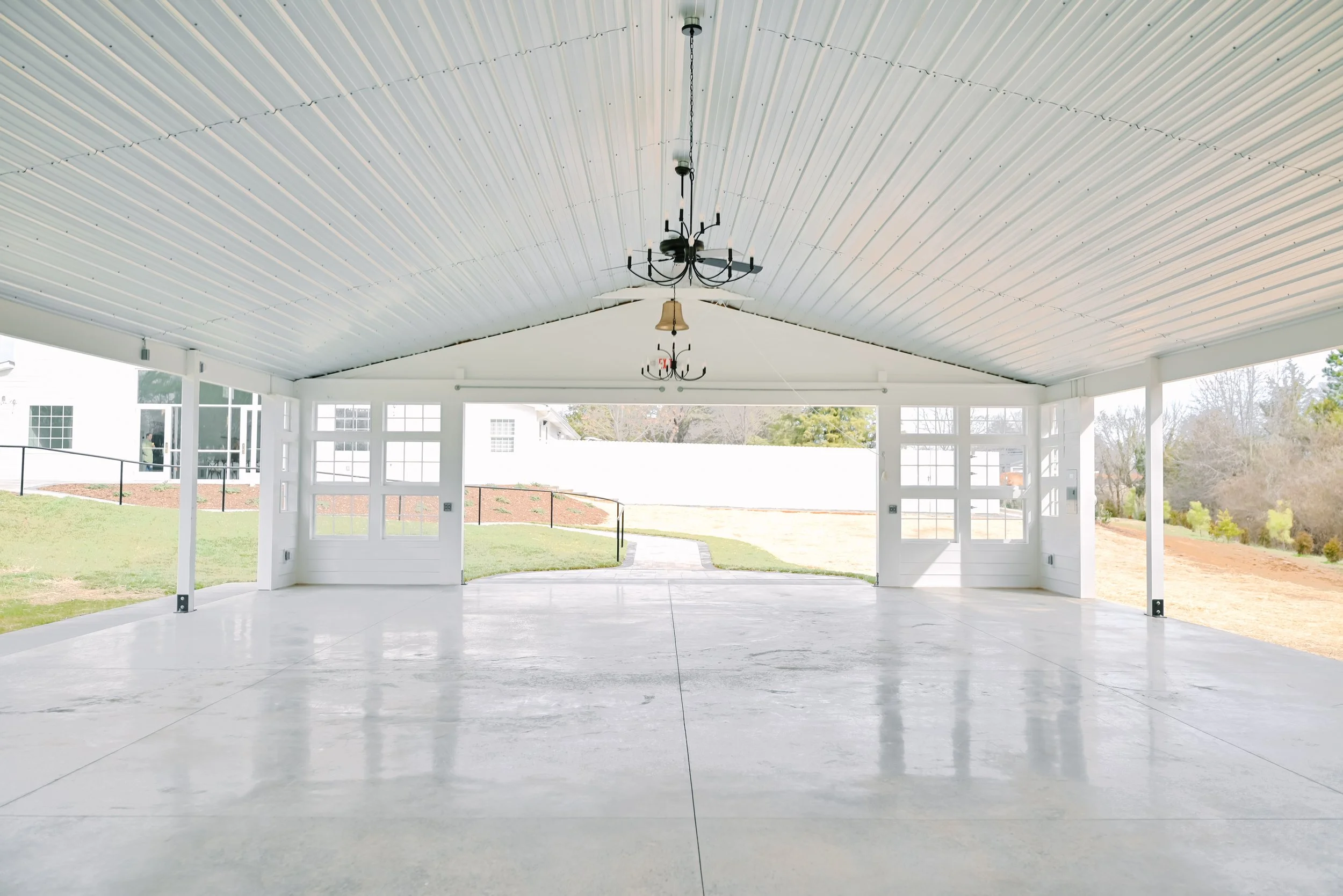 THE IVORY BARN / WEDDING AND EVENT VENUE IN HUNTERSVILLE, NC