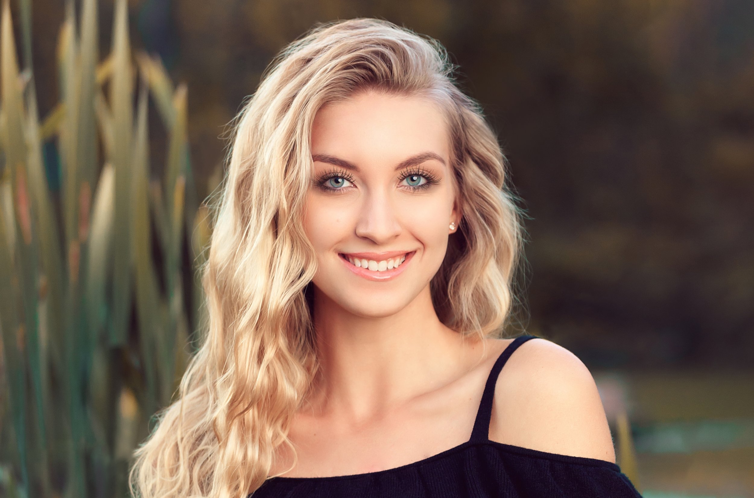 Senior Picture Outfits - Outfit Ideas for Senior Photos | Senior ...