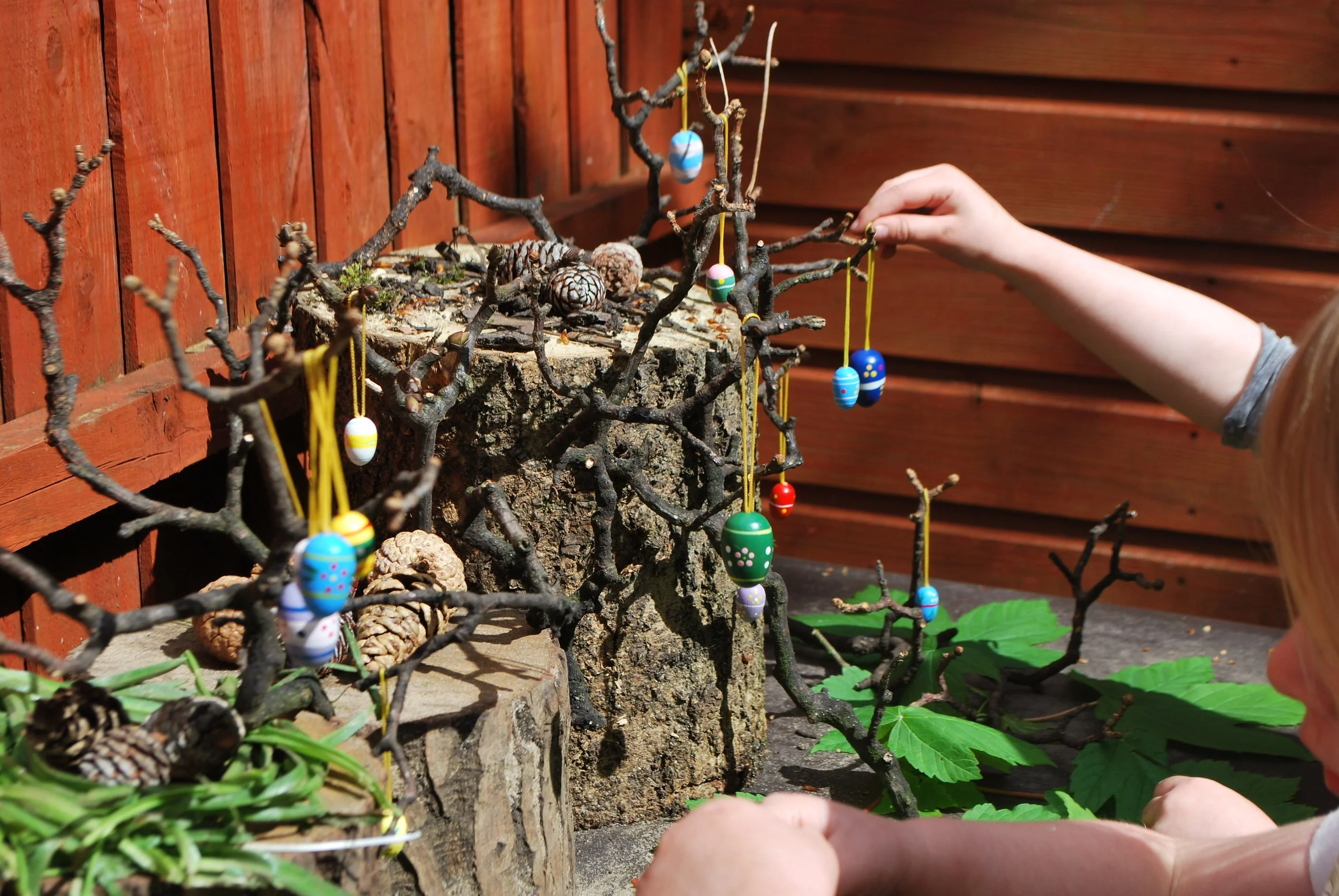 8 Simple ways to play with Branches, Logs and Sticks… — Naturally ...