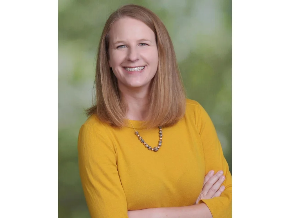 Mindy R. Roll — Feels Blind Literary