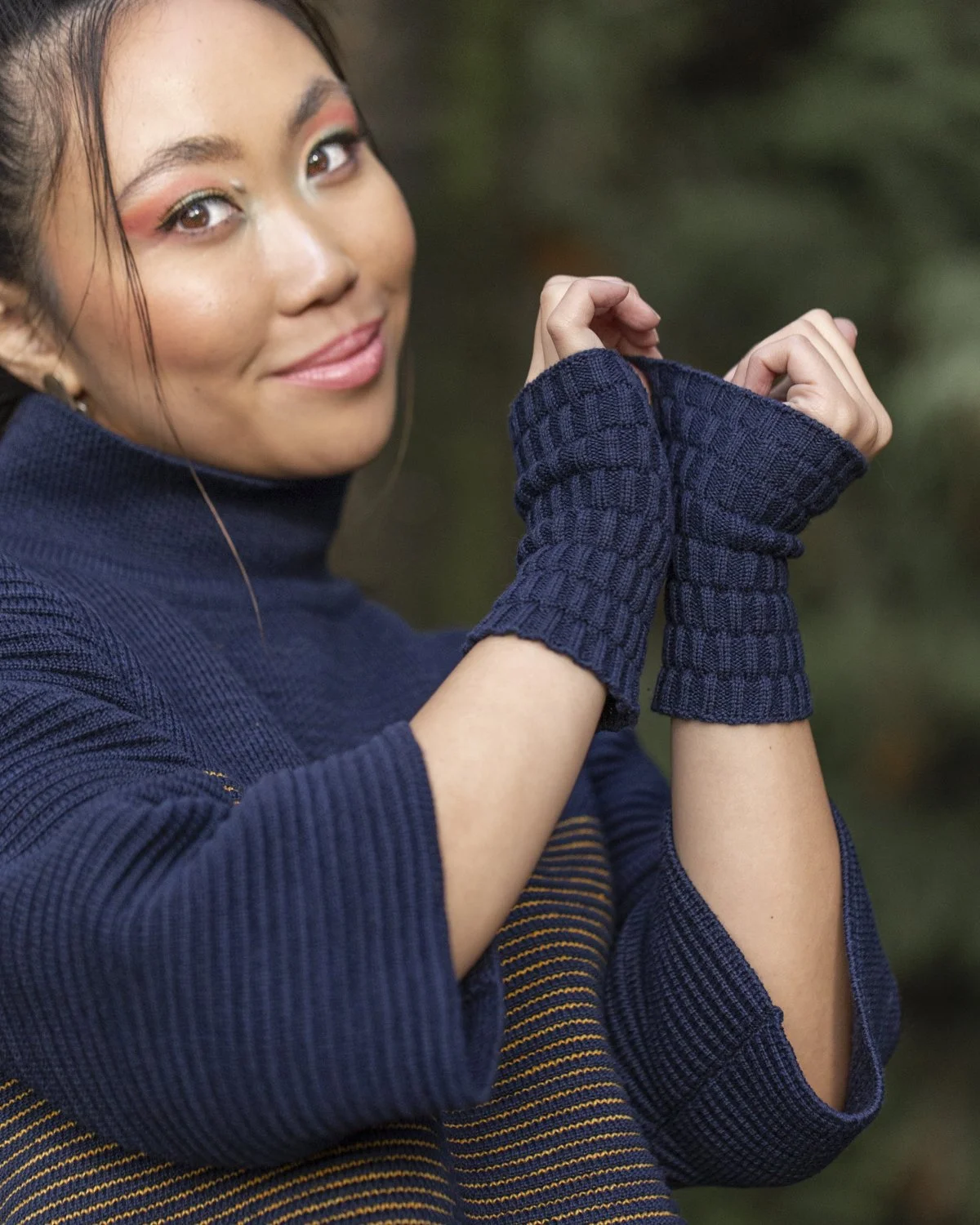 contact — COMMAND knitwear