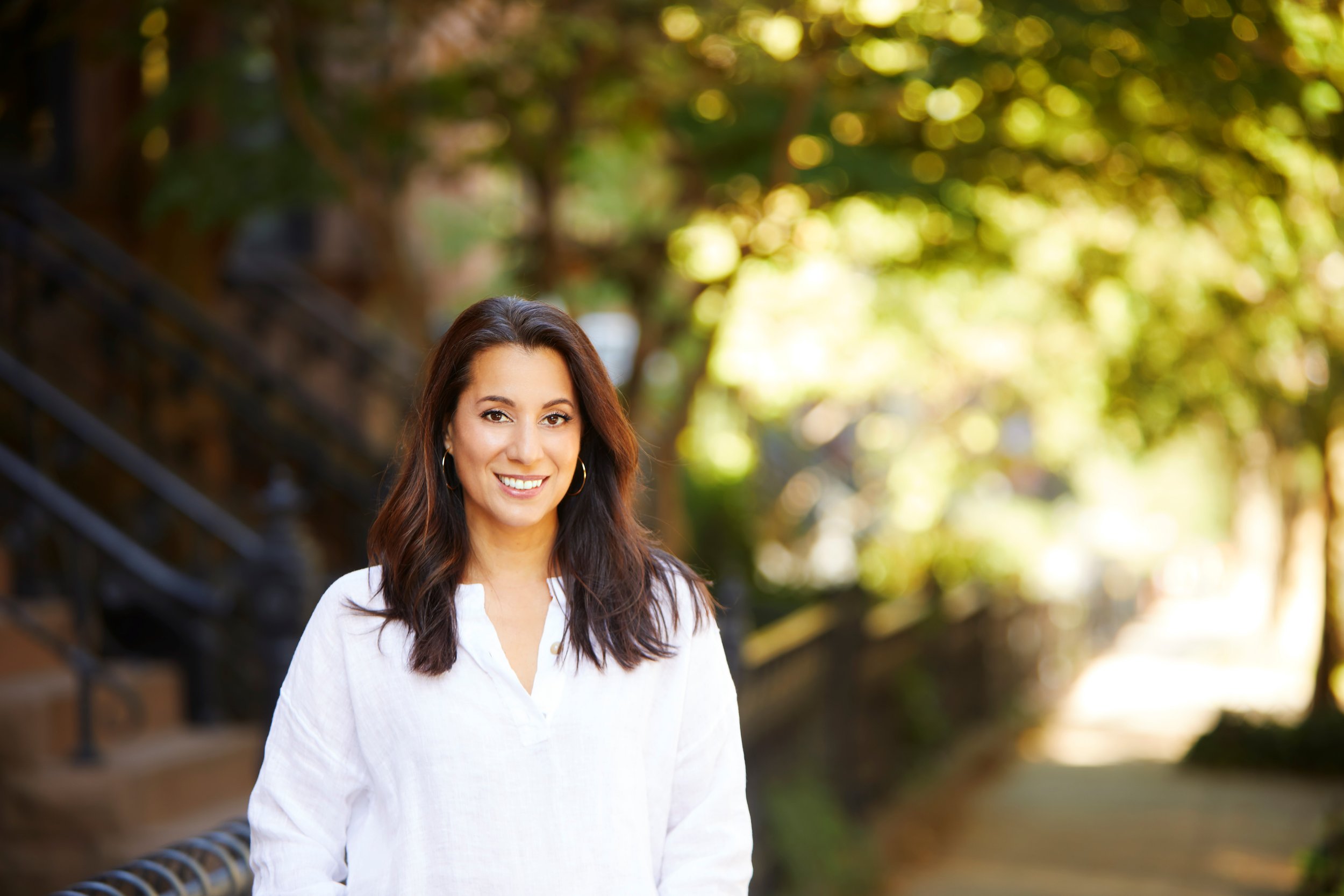 Best-Selling Author and Emmy Award Winning Producer Yvette Manessis ...