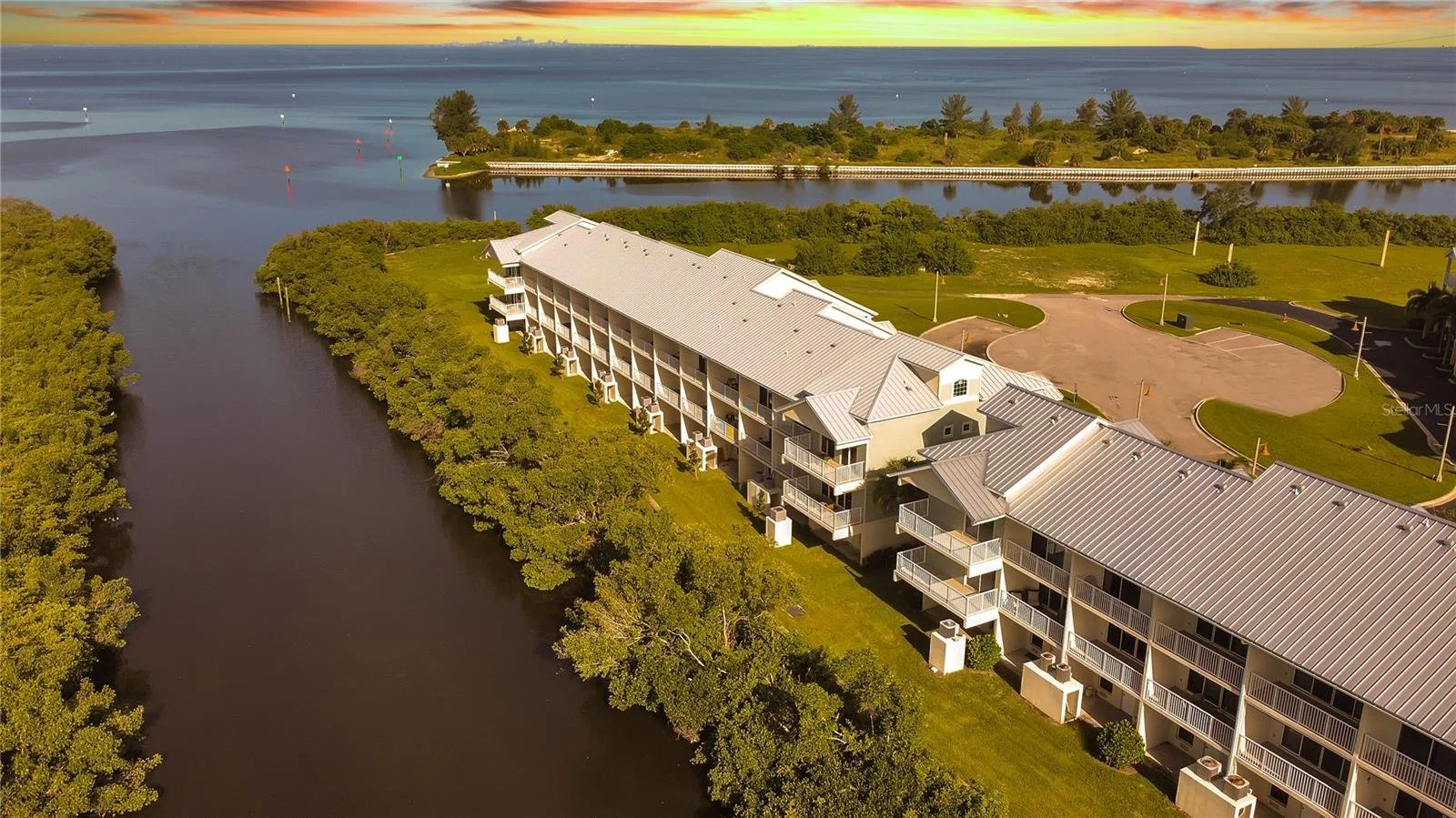 3252 MANGROVE POINT DRIVE, RUSKIN, Florida 33570 — Nick Wikoff - Sunset ...