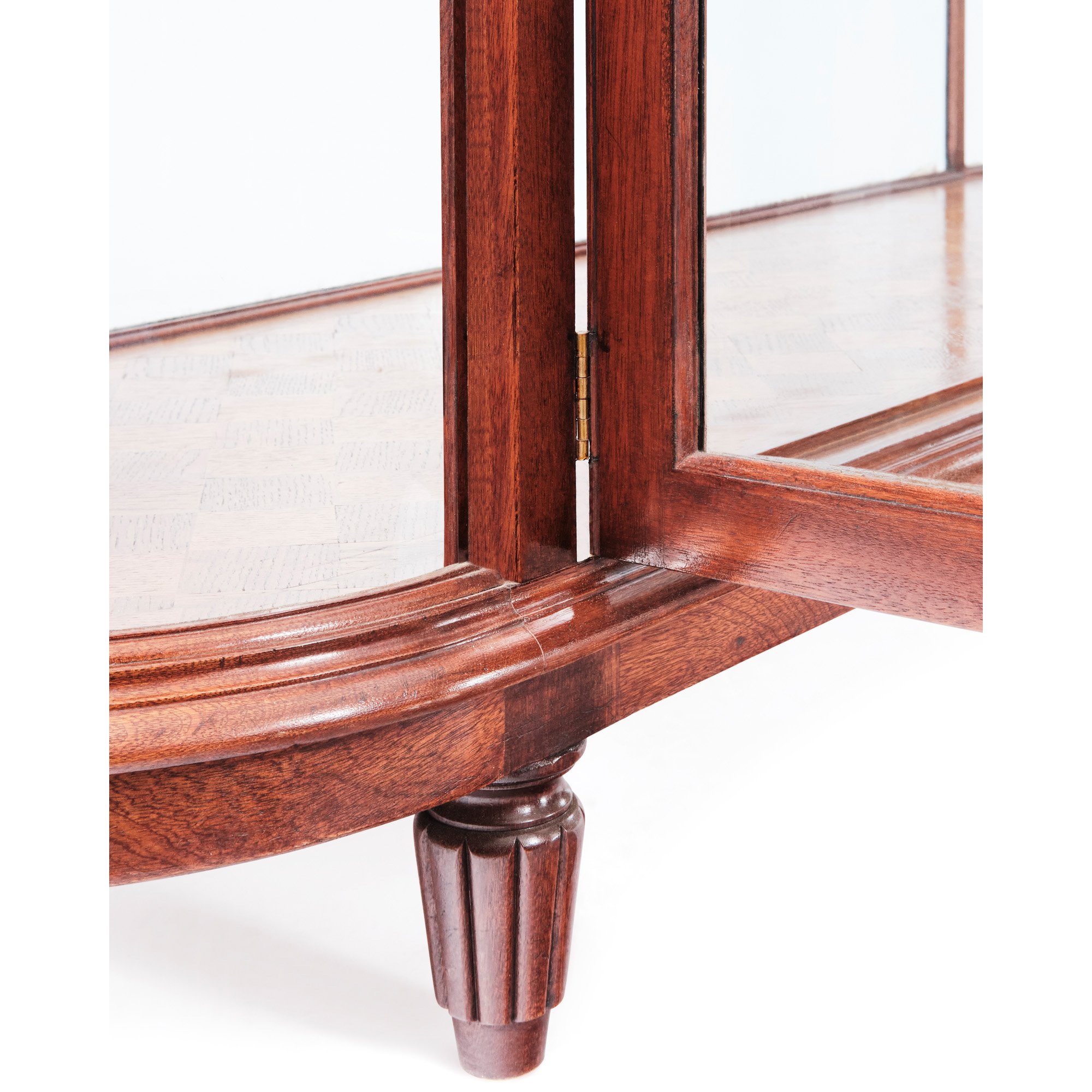 Double-Ended Bow Counter | Stylish Display Counter for Shops & Retail ...