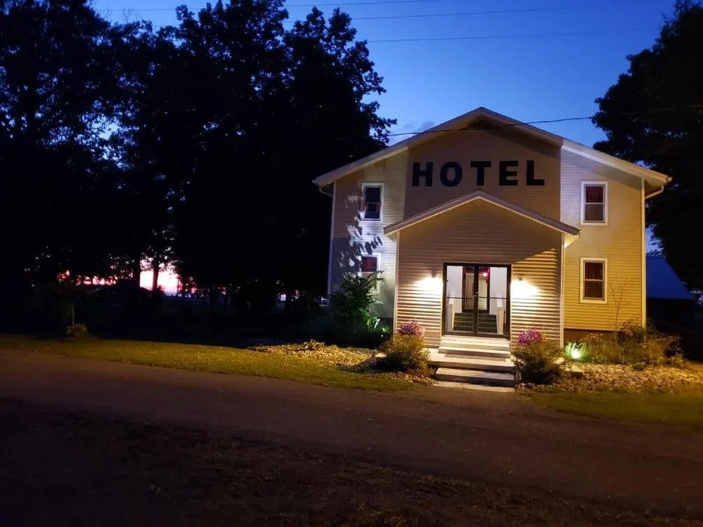 Hotel — Niagara Shores Campground