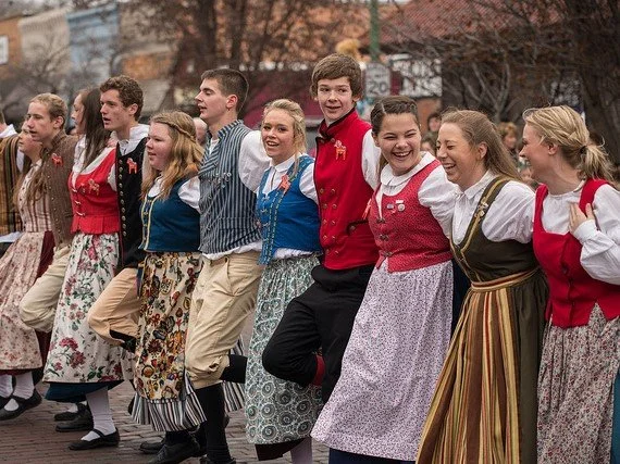 Welcome! You belong in Lindsborg.