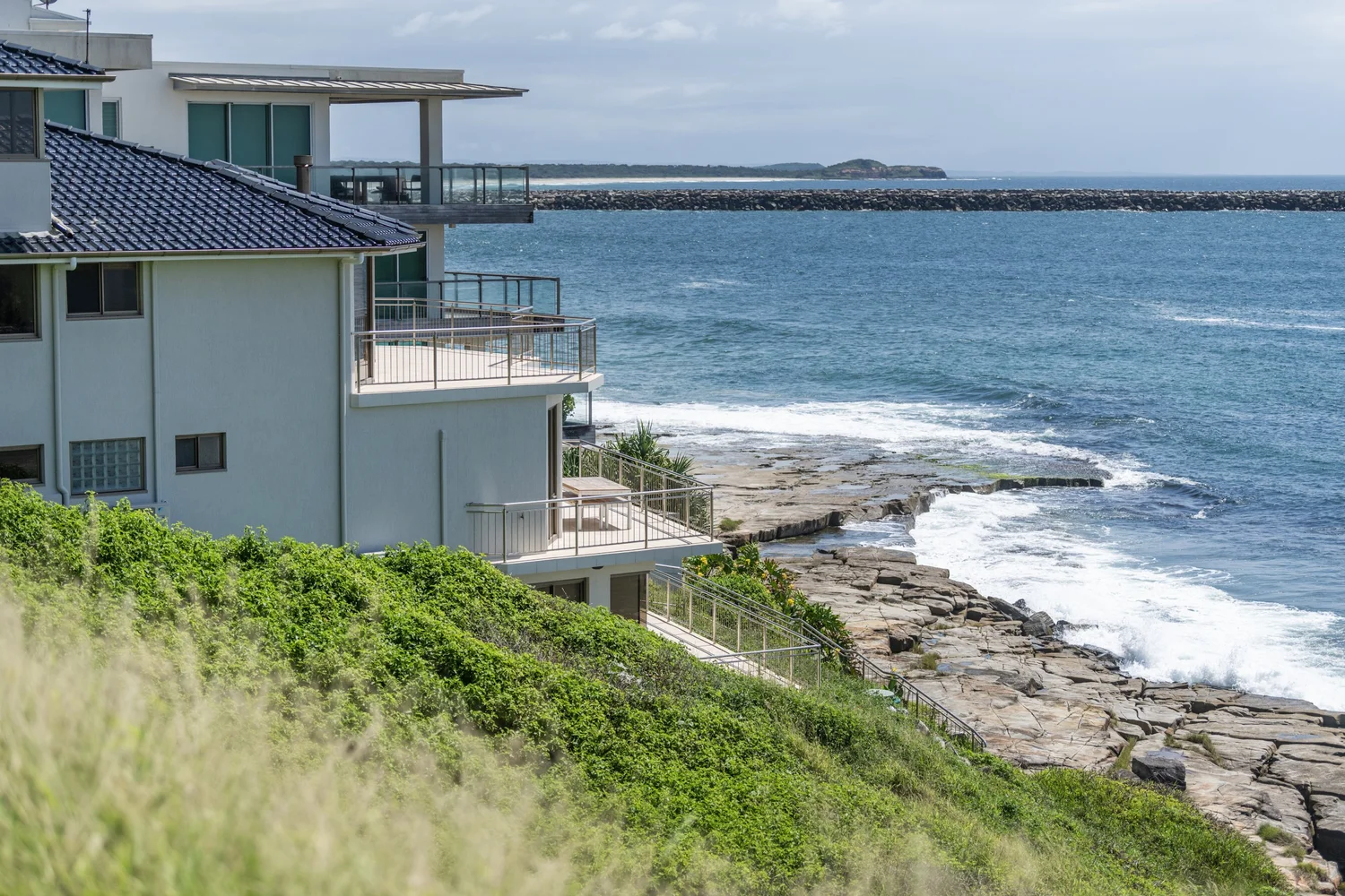Home Tour: Oceans 8, Yamba NSW — oceanstays.com.au — oceanstays.com.au