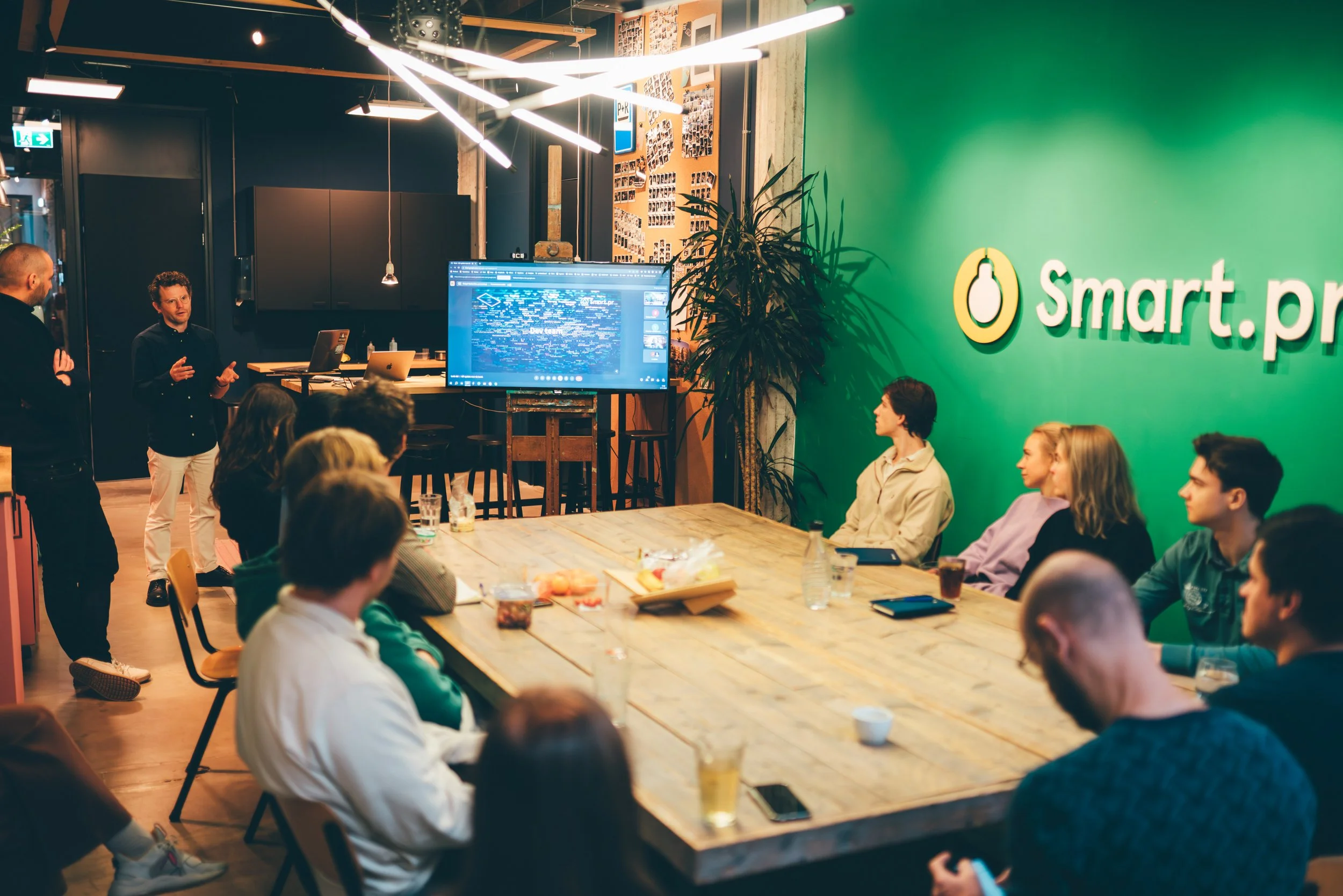 Borrelen, bijpraten en vooruitblikken — Smart.pr