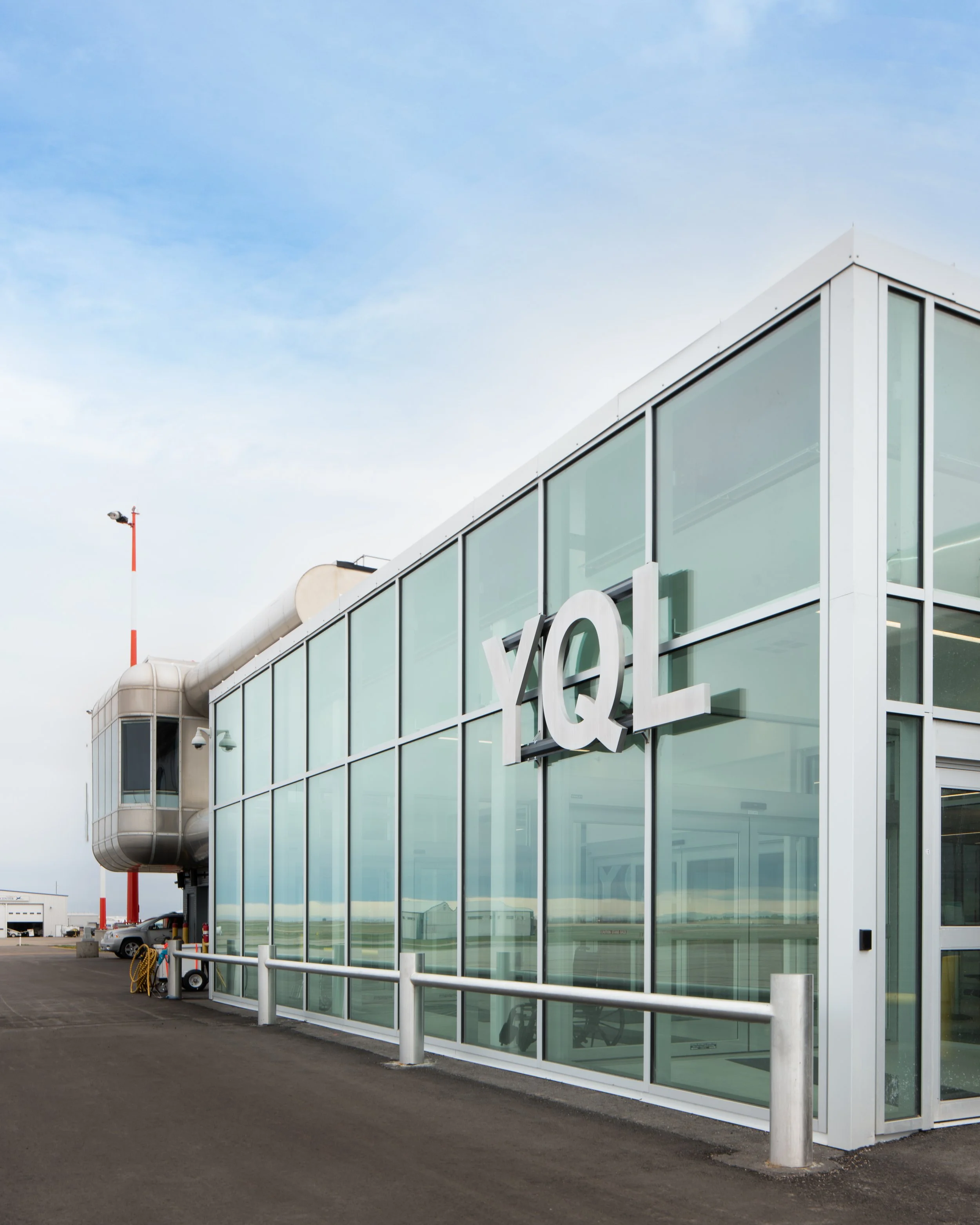 YQL Lethbridge Airport