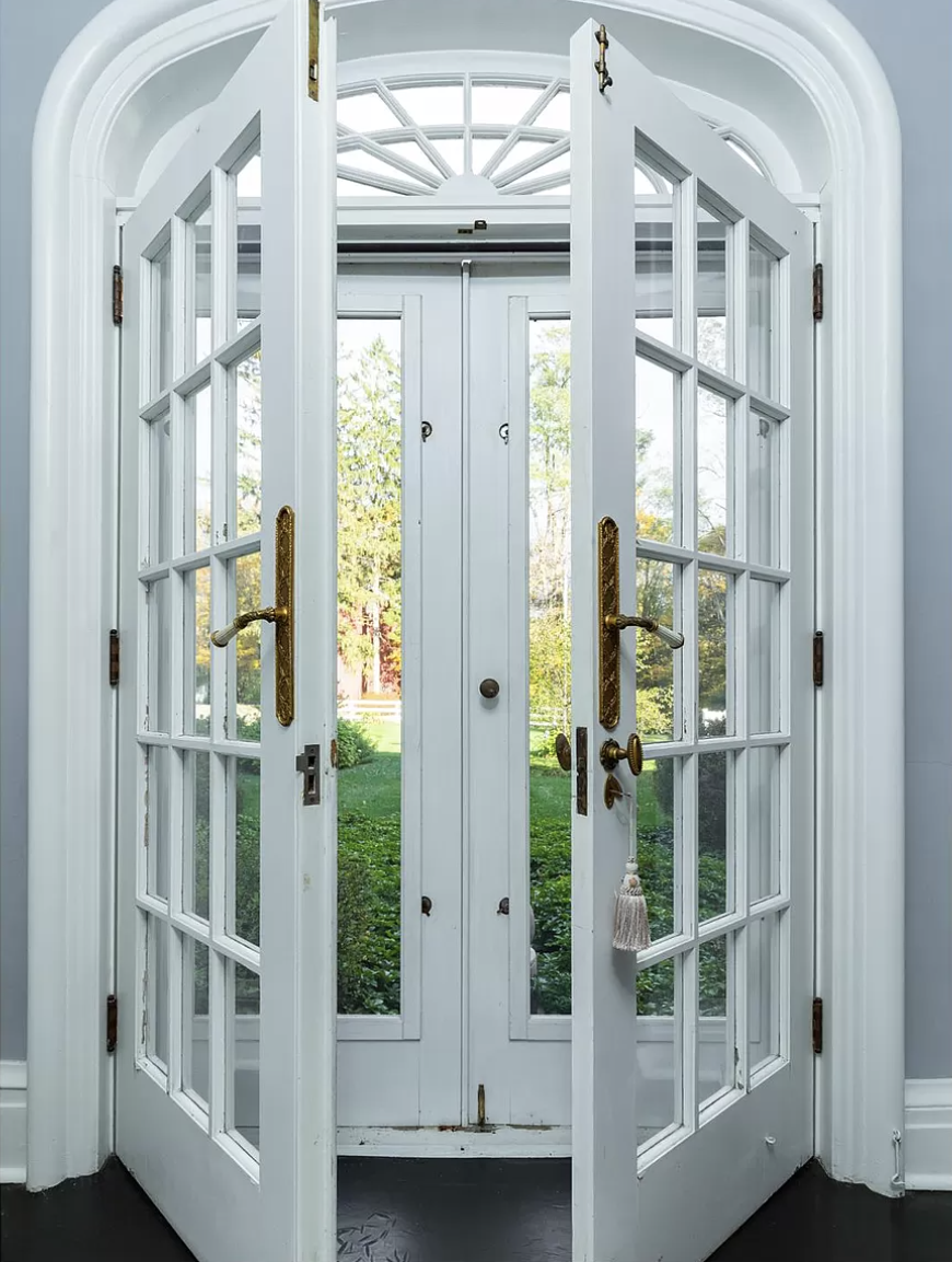 Silverbook Manor