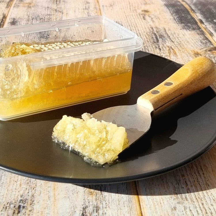 Can you eat it? The Many Health Benefits of Eating Raw Honeycomb — My ...