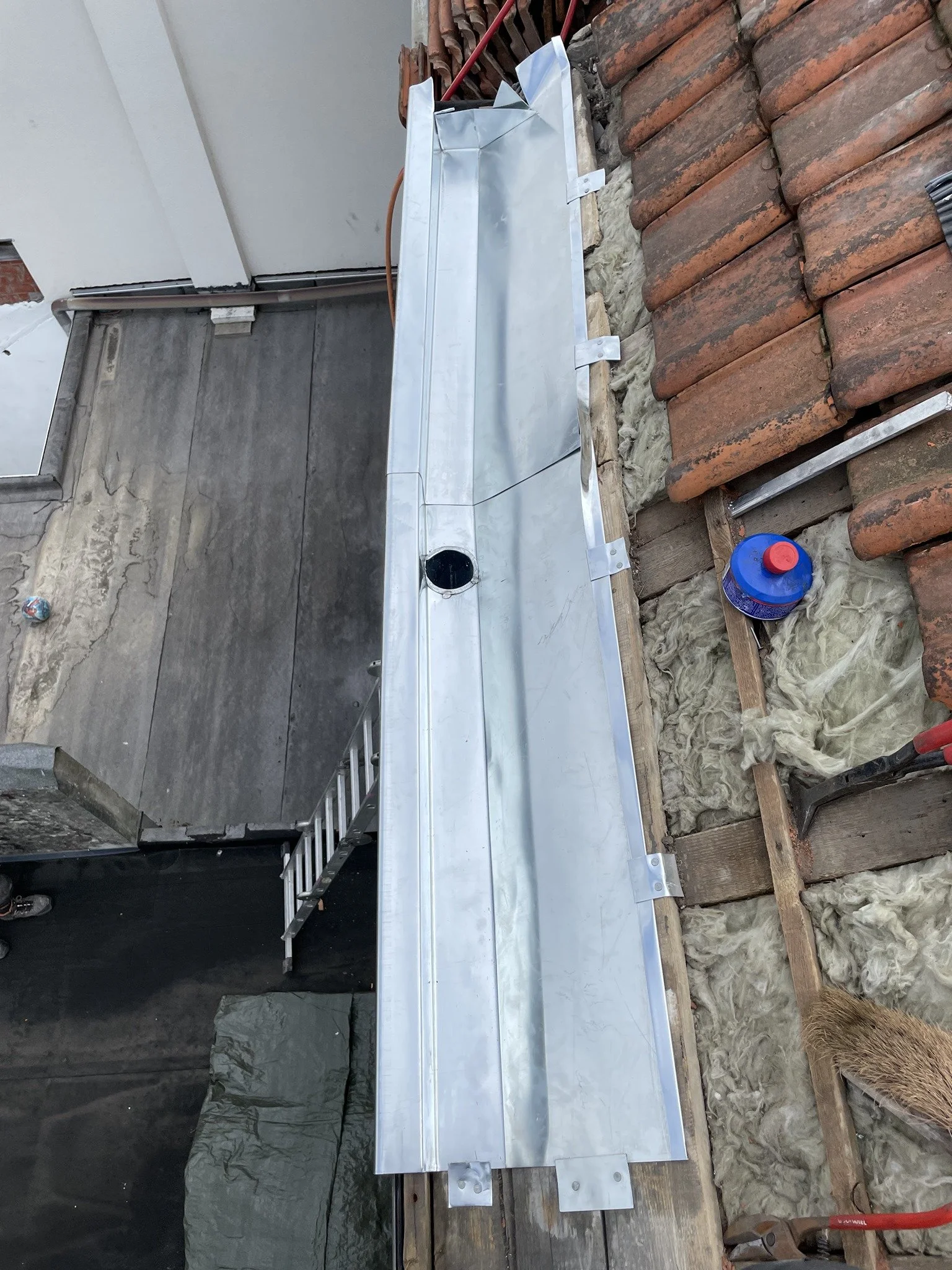 Rénovation de chéneau — AVA Toiture - Pose, rénovation et isolation de ...