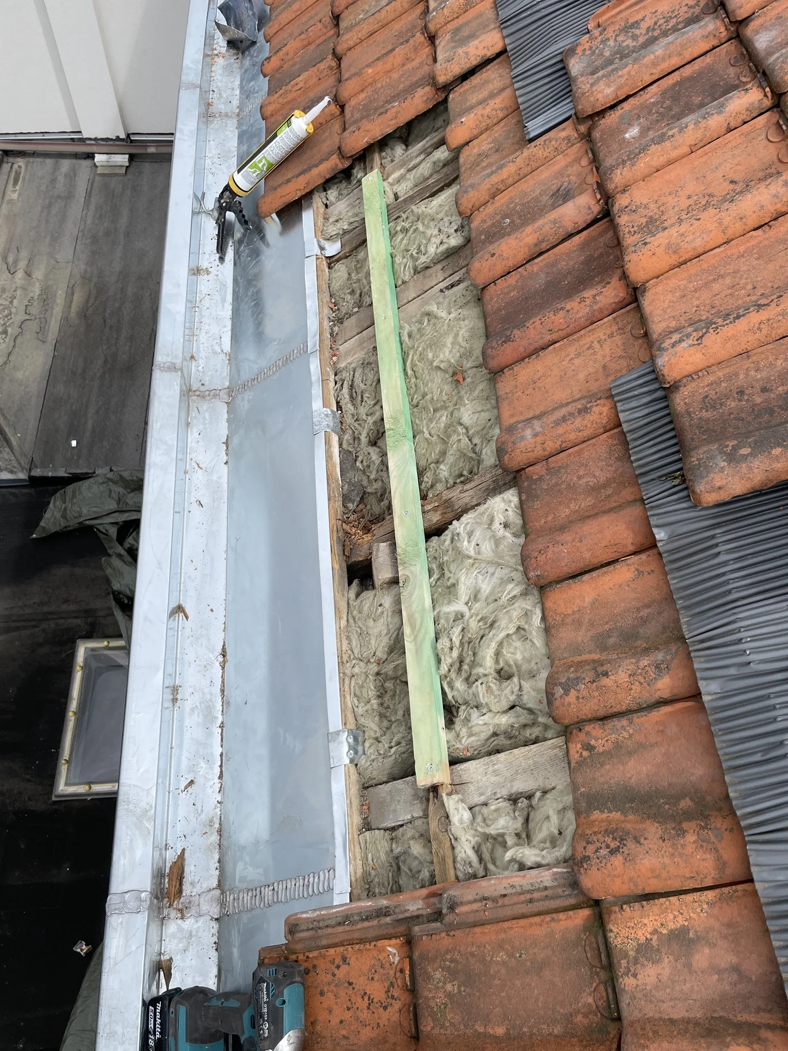 Rénovation de chéneau — AVA Toiture - Pose, rénovation et isolation de ...