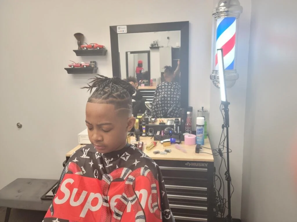 The Royal Barber Shop 100