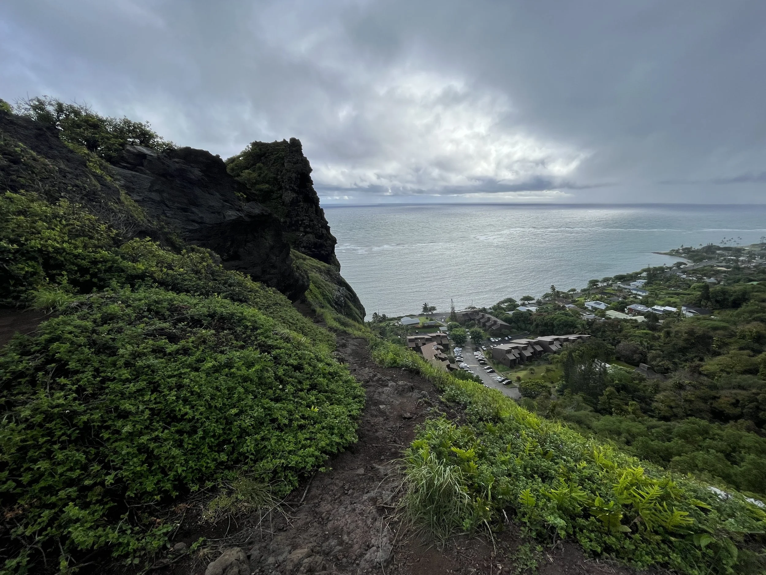 Hiking the Crouching Lion Trail on Oʻahu — noahawaii