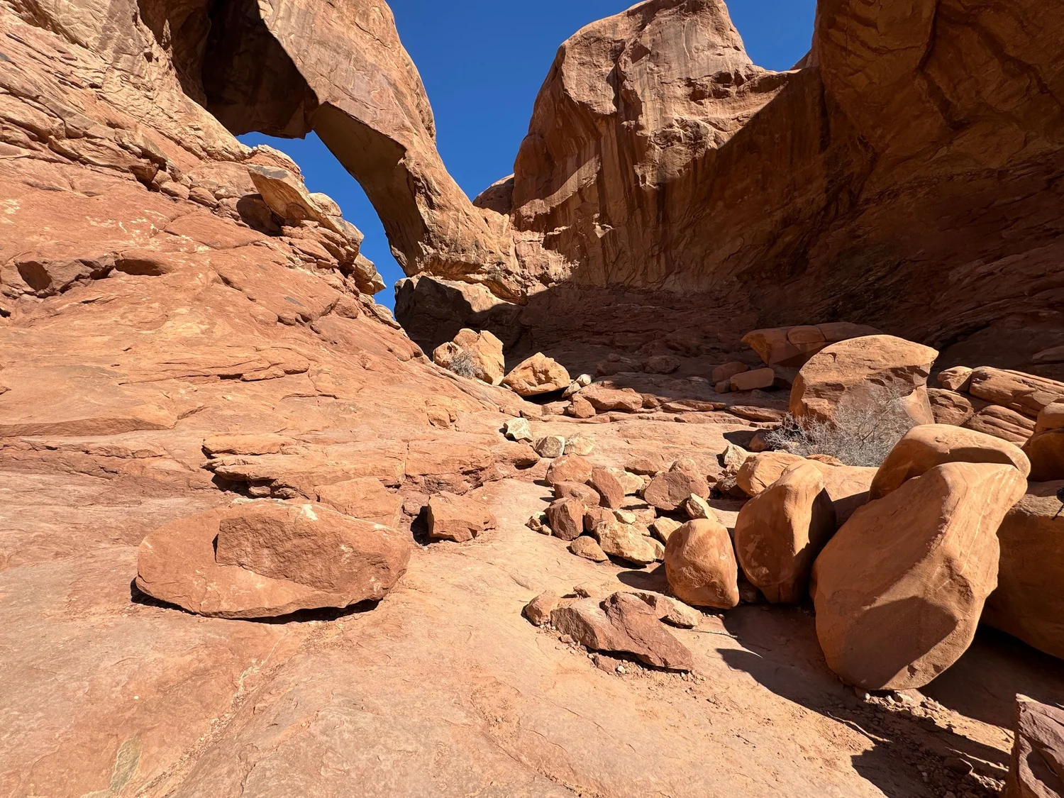 Hiking the Double Arch Trail in Arches National Park — noahawaii
