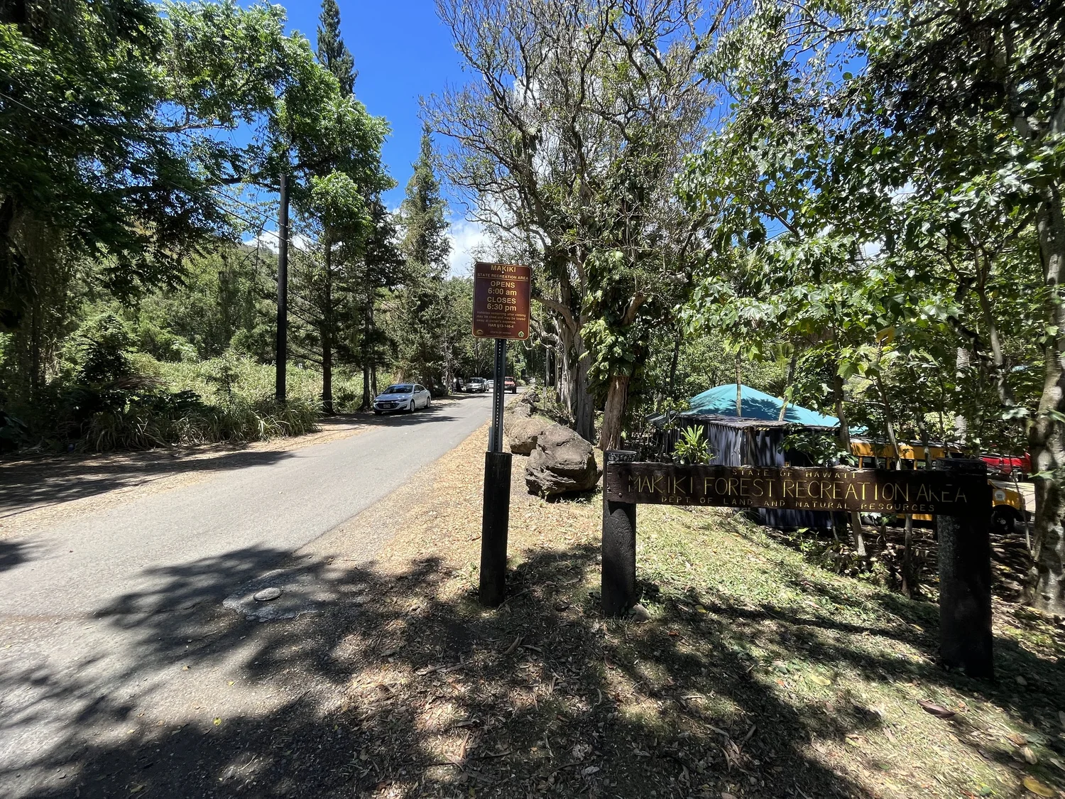 Hiking the Tantalus Loop Trail to the Pauoa Flats Bench on Oʻahu ...