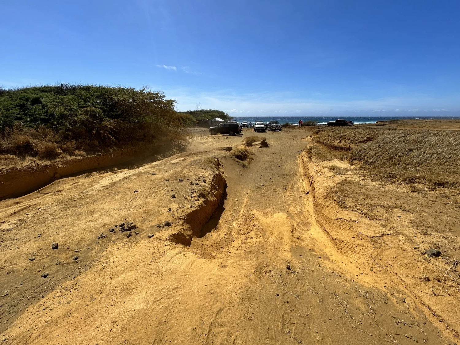 Hiking the Papakōlea Green Sand Beach Trail on the Big Island of ...