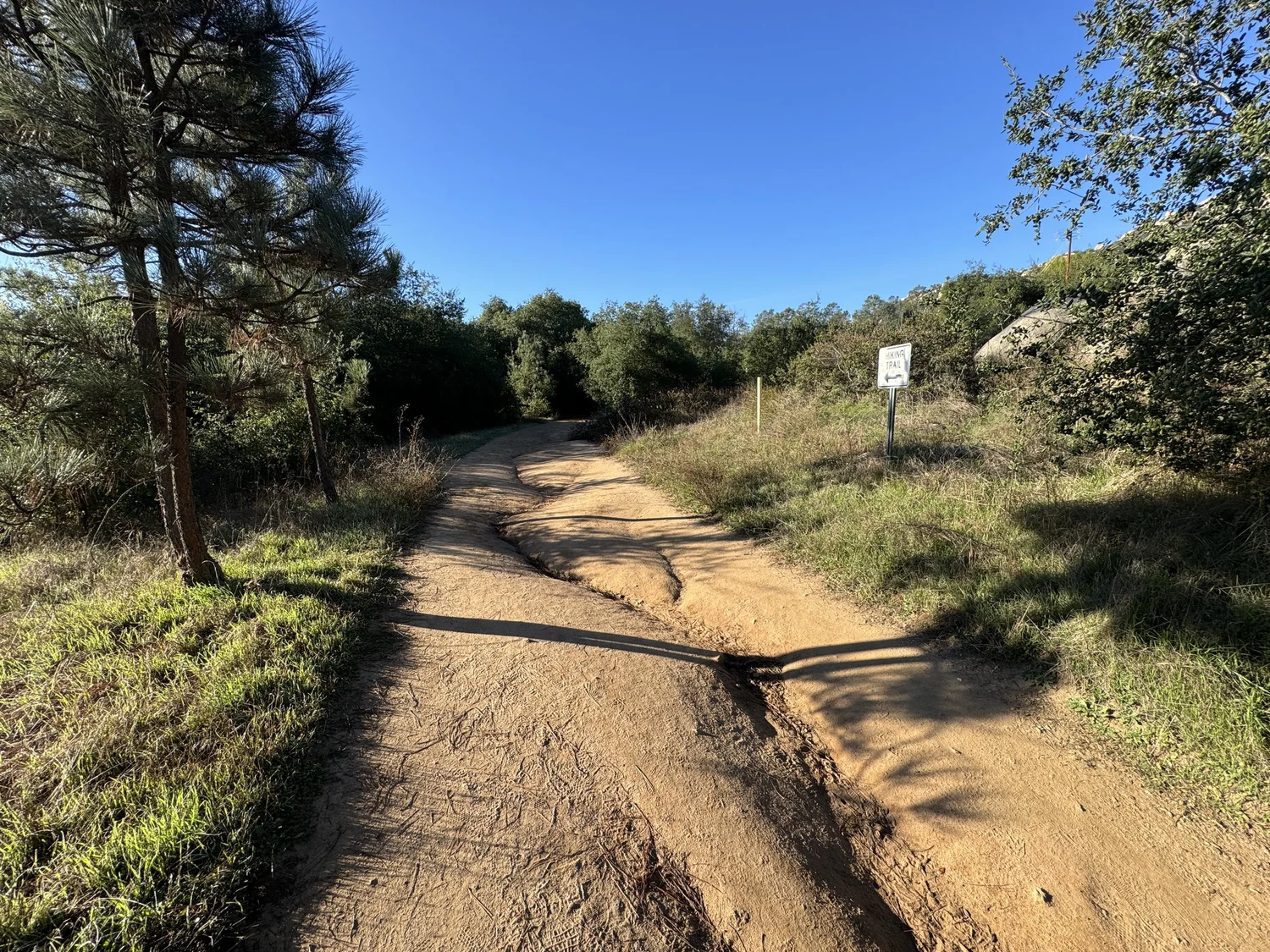 Hiking the Potato Chip Rock Trail (Mt. Woodson) via Highway 67 in San ...