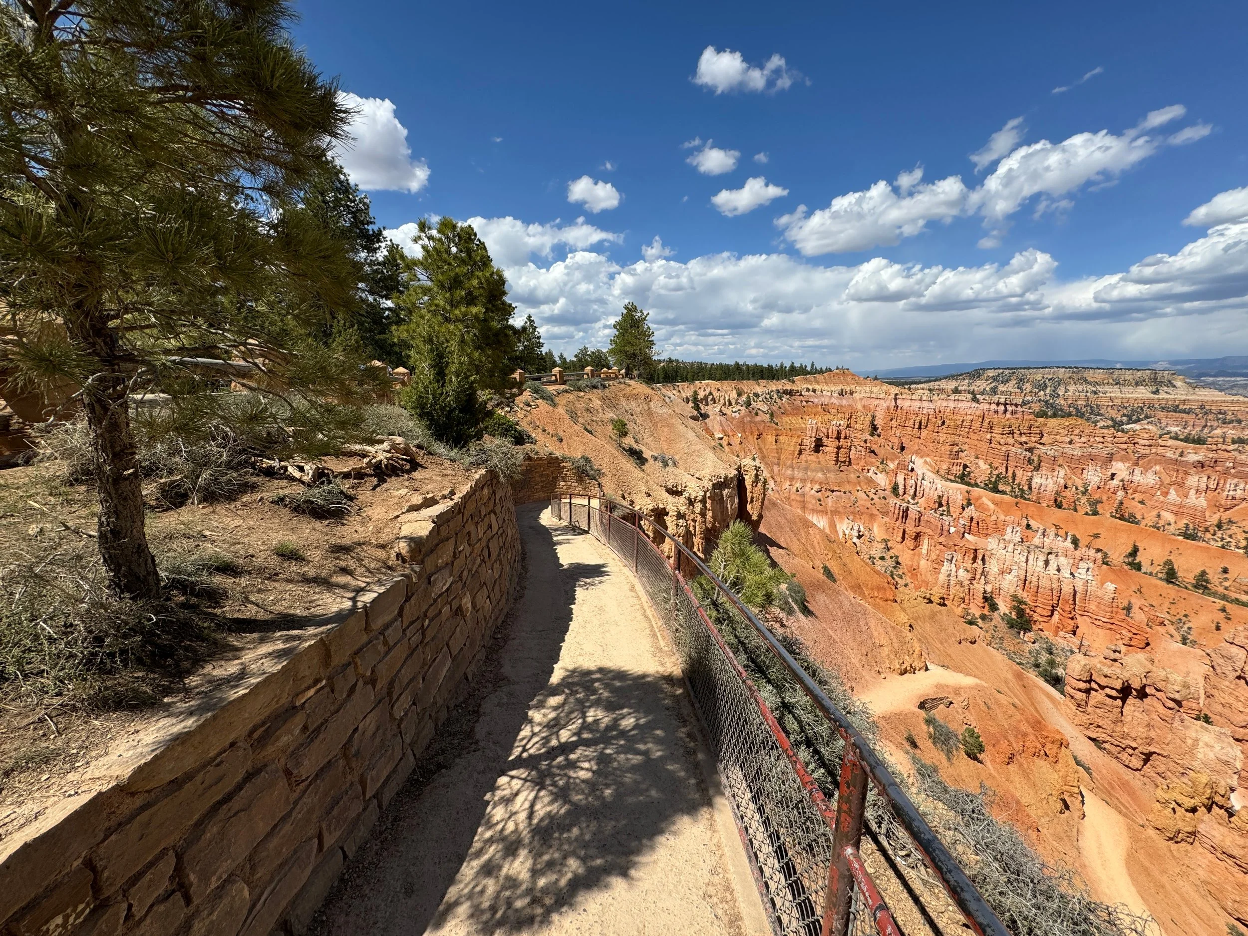 Hiking the Navajo Loop Trail in Bryce Canyon National Park — noahawaii