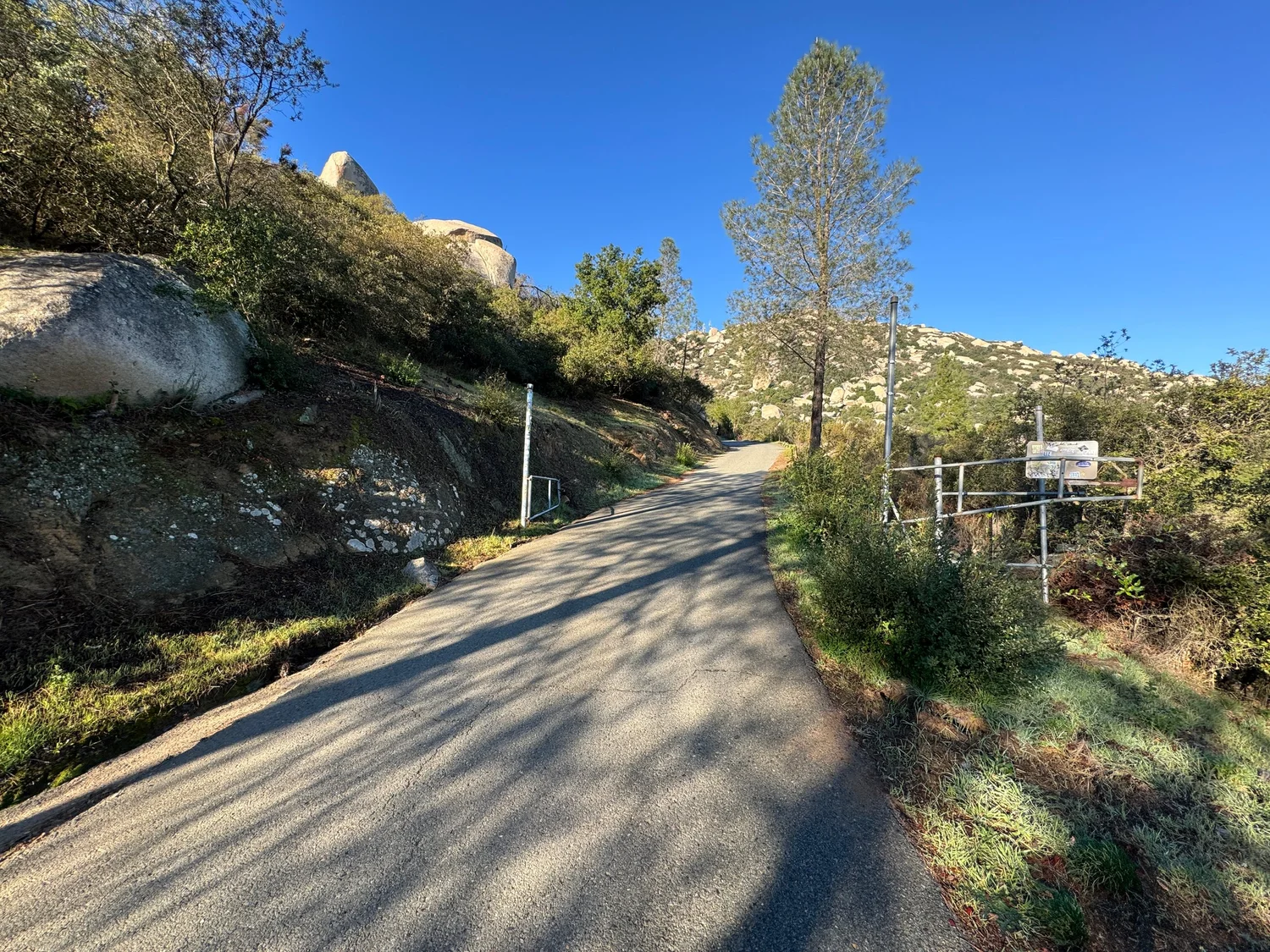 Hiking the Potato Chip Rock Trail (Mt. Woodson) via Highway 67 in San ...