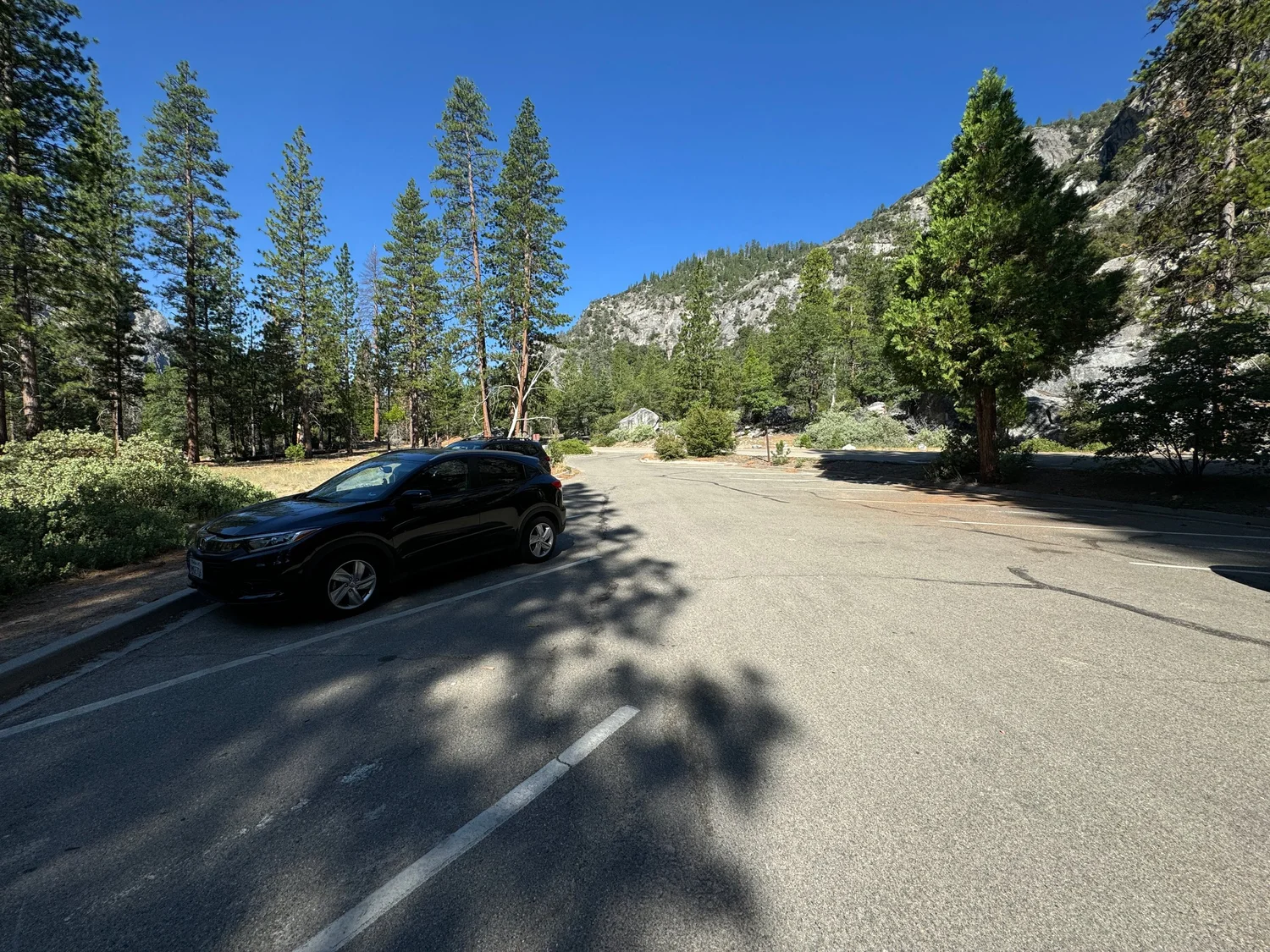 Hiking the Zumwalt Meadow Loop Trail in Kings Canyon National Park ...