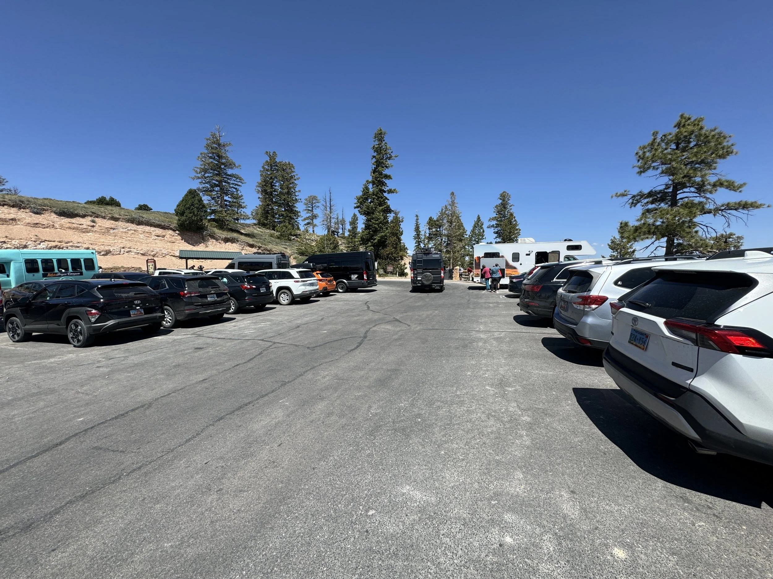 Hiking the Peek-a-Boo Loop Trail in Bryce Canyon National Park — noahawaii