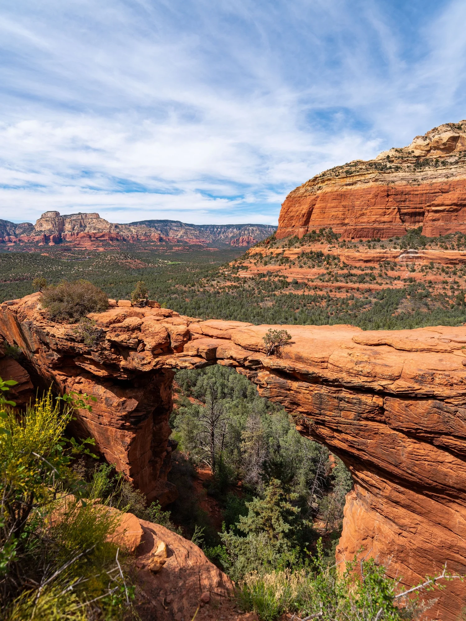 Hiking the Devil’s Bridge Trail via Dry Creek Road in Sedona, Arizona ...