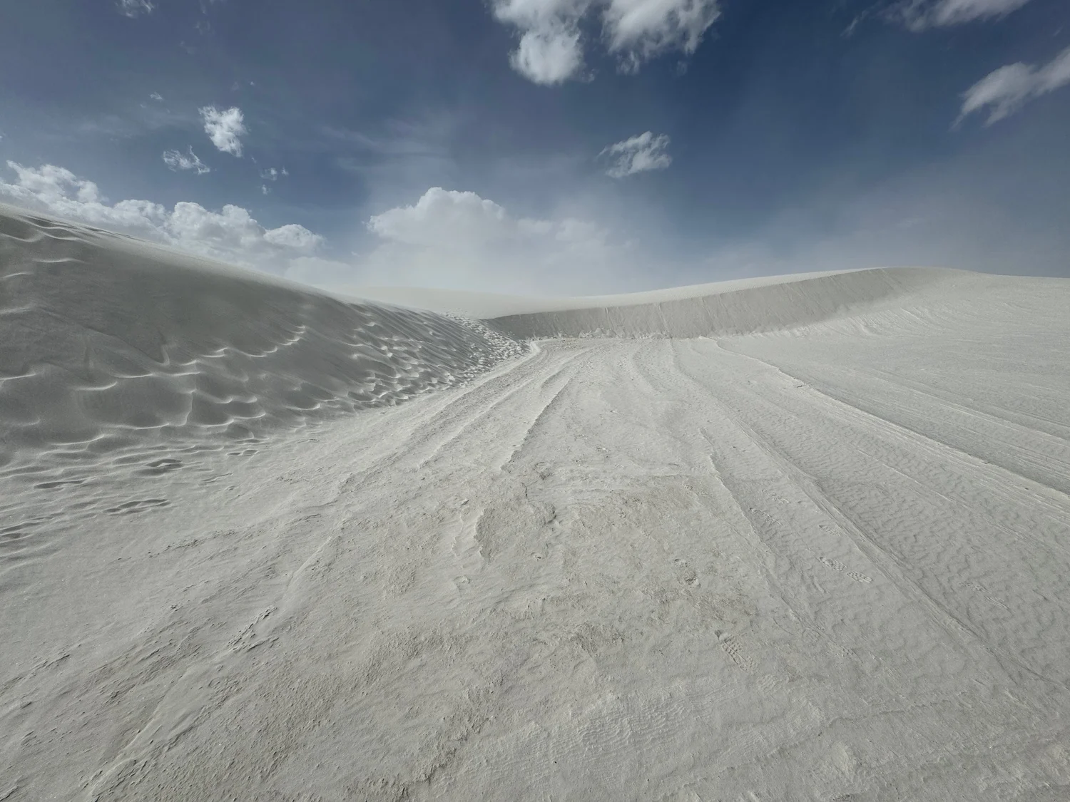 Hiking the Alkali Flat Trail in White Sands National Park — noahawaii
