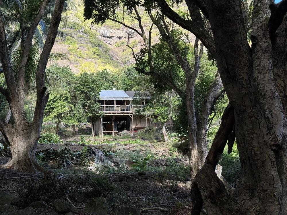 Hiking the Hālawa Valley Trail to Moaʻula & Hīpuapua Falls on Molokai ...