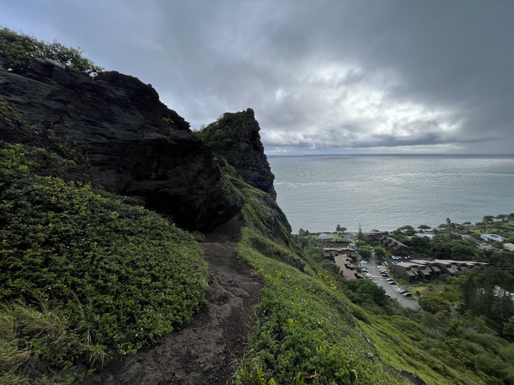 Hiking the Crouching Lion Trail on Oʻahu — noahawaii