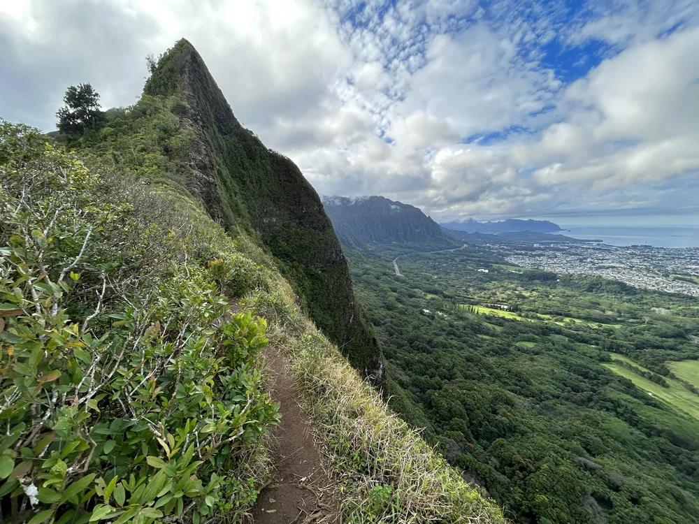Hiking the Pali Puka Trail on Oʻahu, Hawaiʻi — noahawaii
