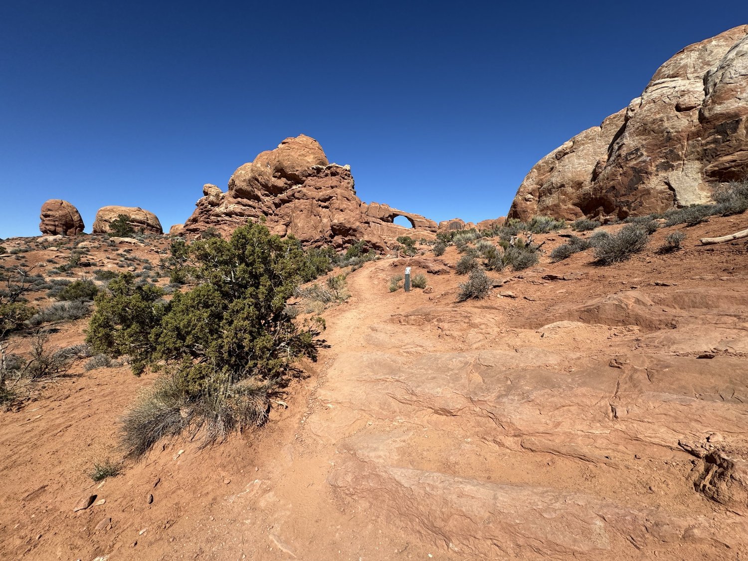 Hiking the Skyline Arch Trail in Arches National Park — noahawaii