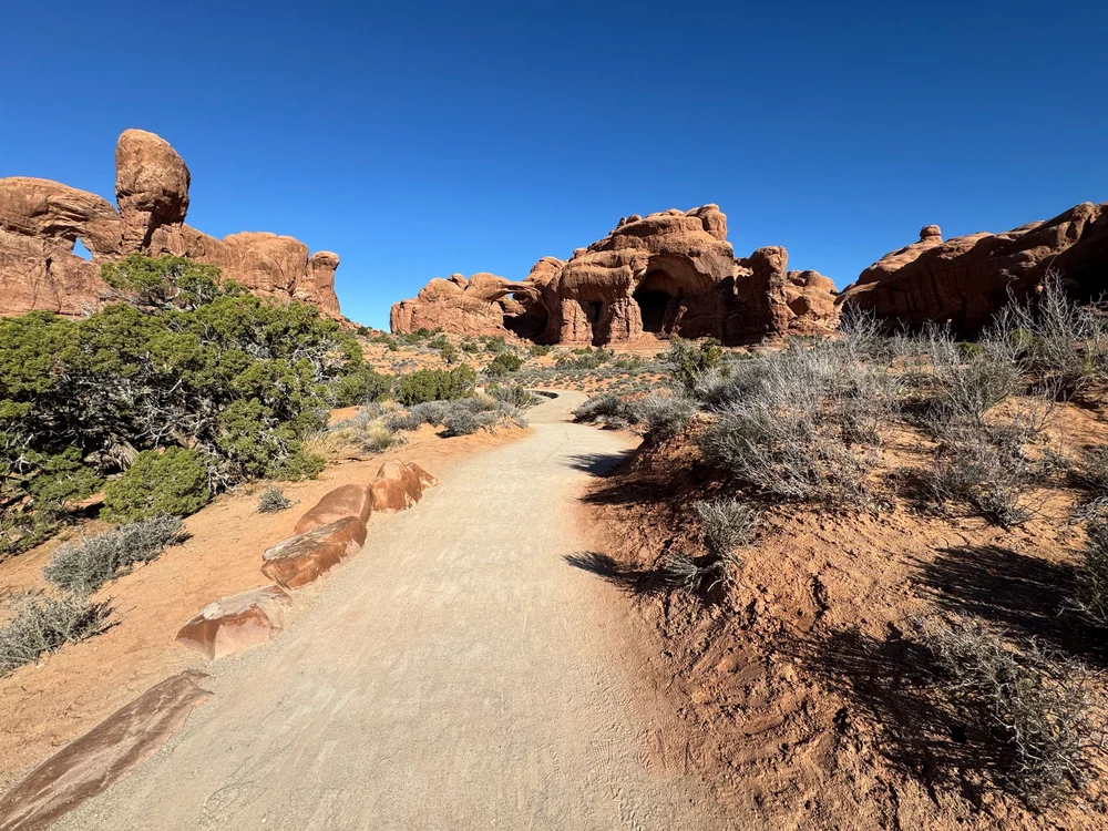 Hiking the Double Arch Trail in Arches National Park — noahawaii