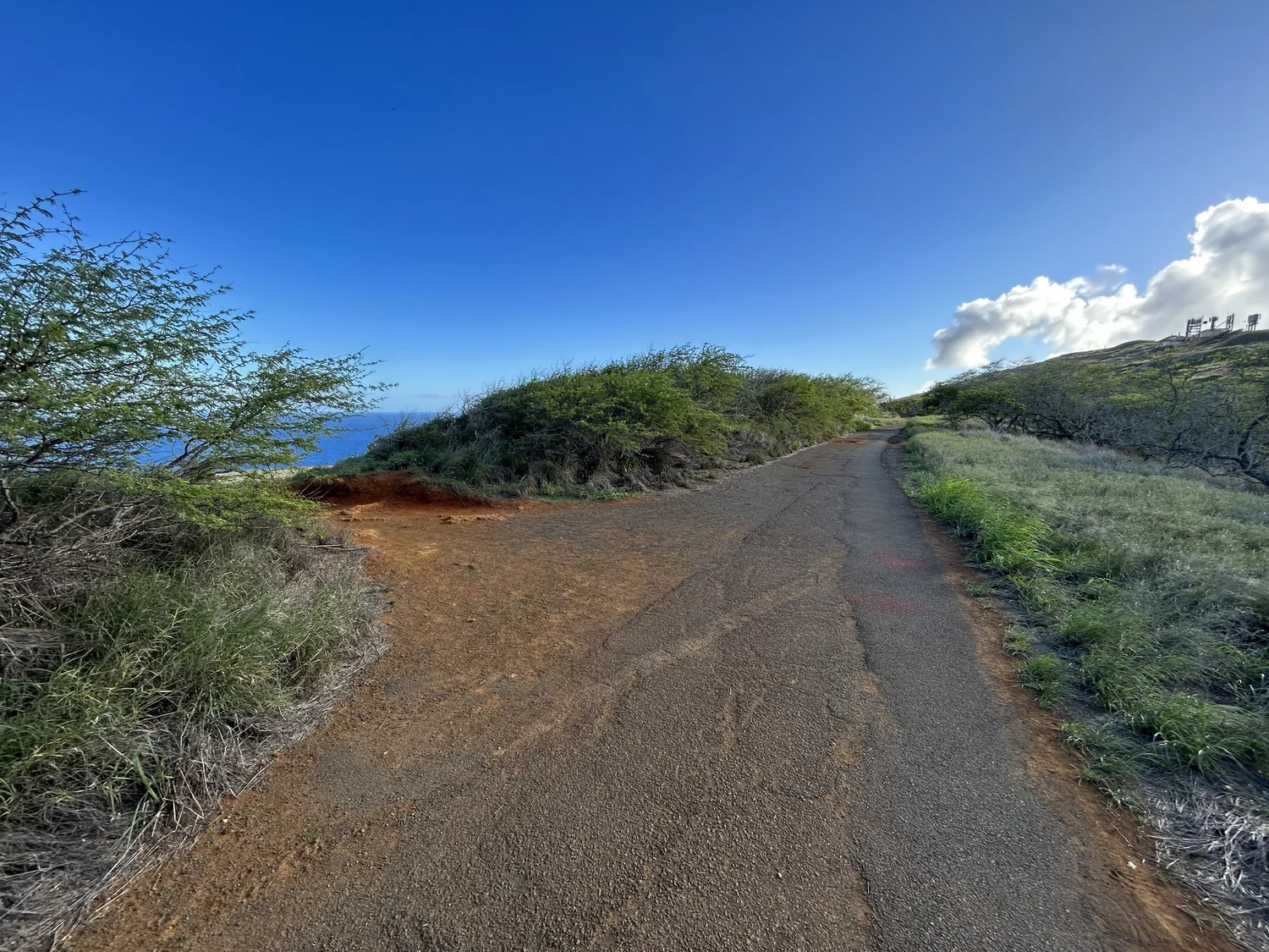 Hiking the Hanauma Bay Rock Bridge Trail on Oʻahu, Hawaiʻi — noahawaii