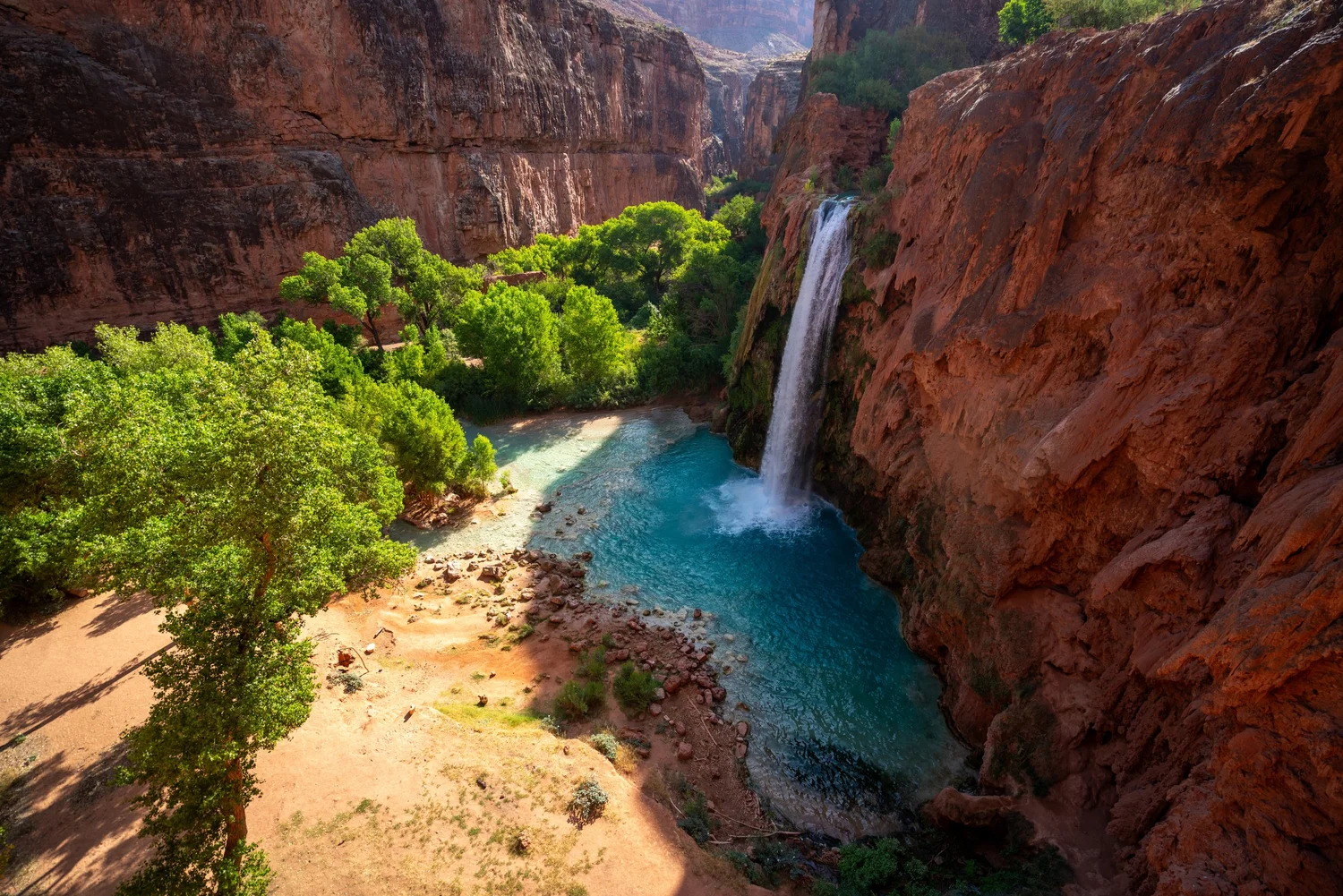 Hiking the Havasupai Trail to Havasu Falls, Mooney Falls, Beaver Falls ...