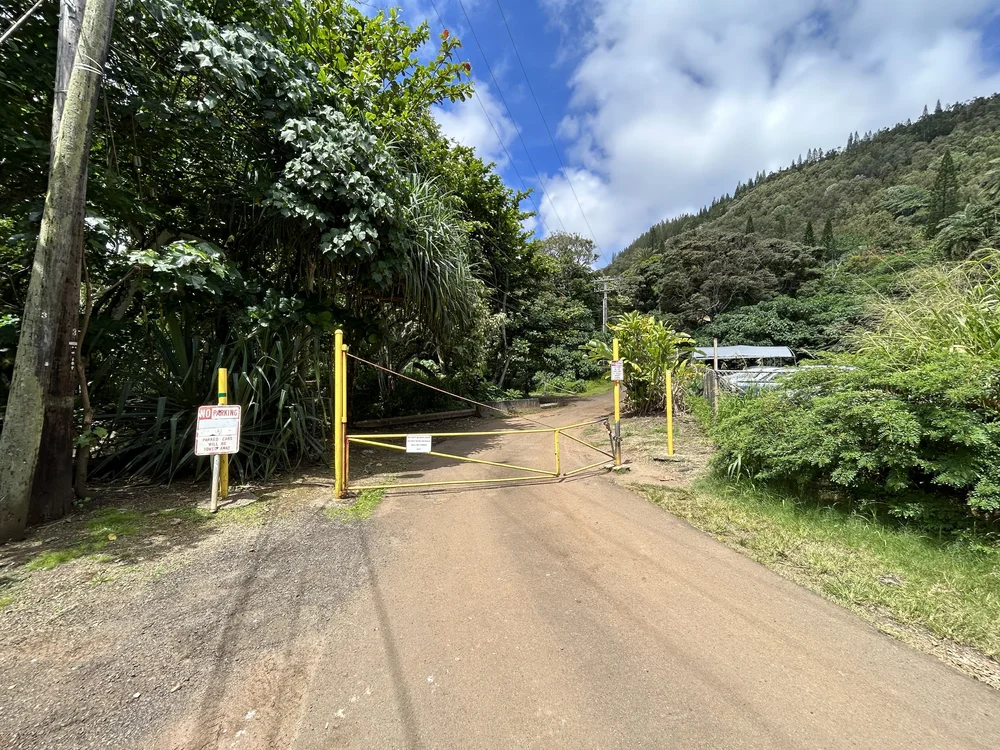 Hiking the Hauʻula Loop Trail on the North Shore of Oʻahu, Hawaiʻi ...