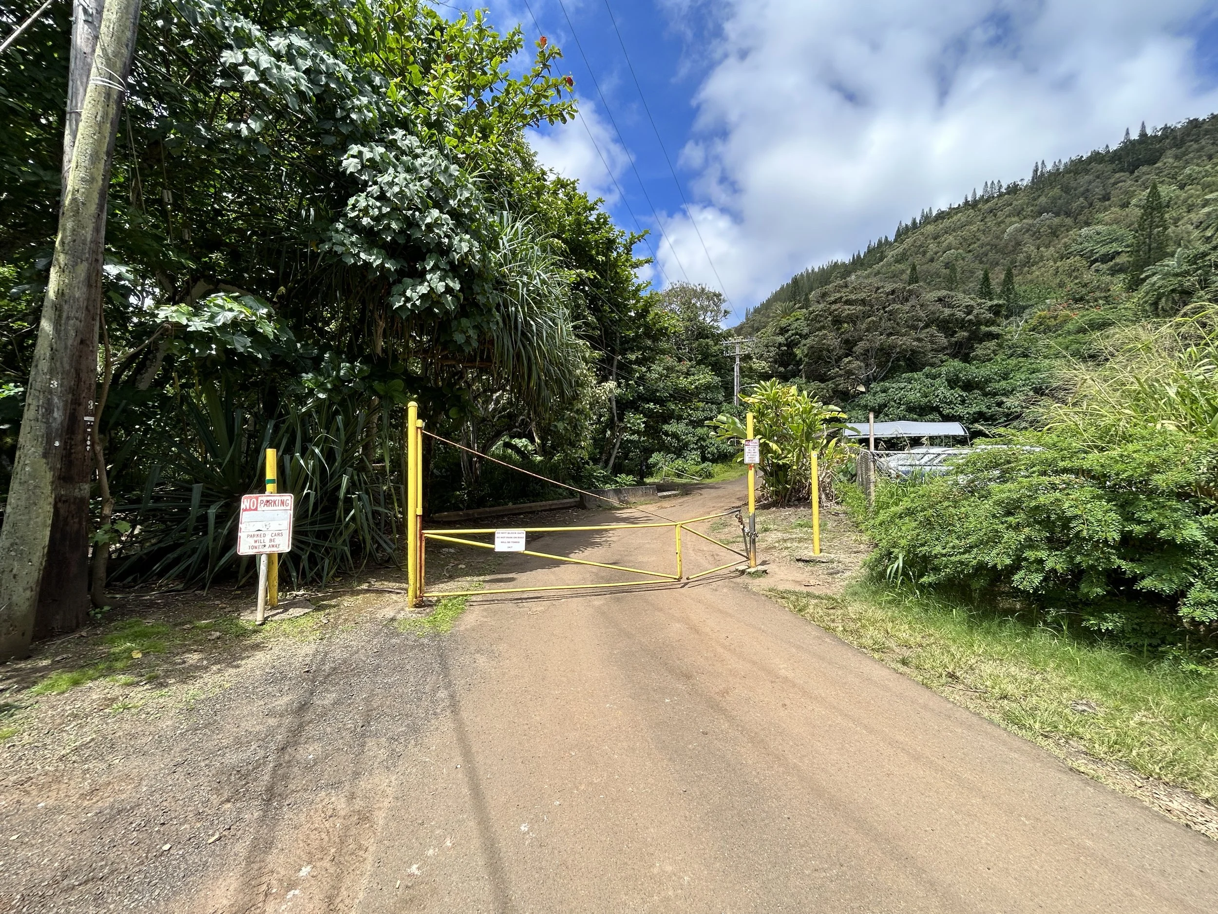Hiking the Hauʻula Loop Trail on the North Shore of Oʻahu, Hawaiʻi ...