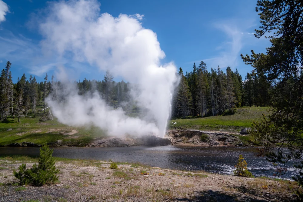 10 Best Geysers & Thermal Features in Yellowstone National Park — noahawaii