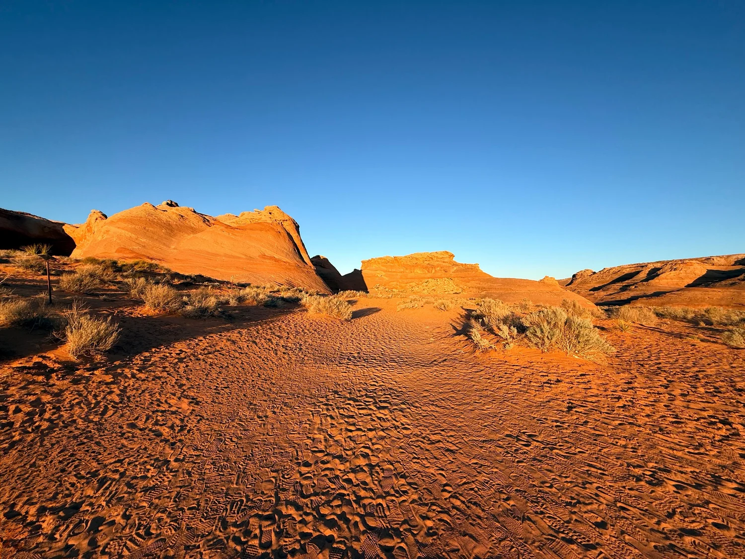 Hiking the Big Lake Sand Cave Trail (Shell Gas Station Cave) in Page ...