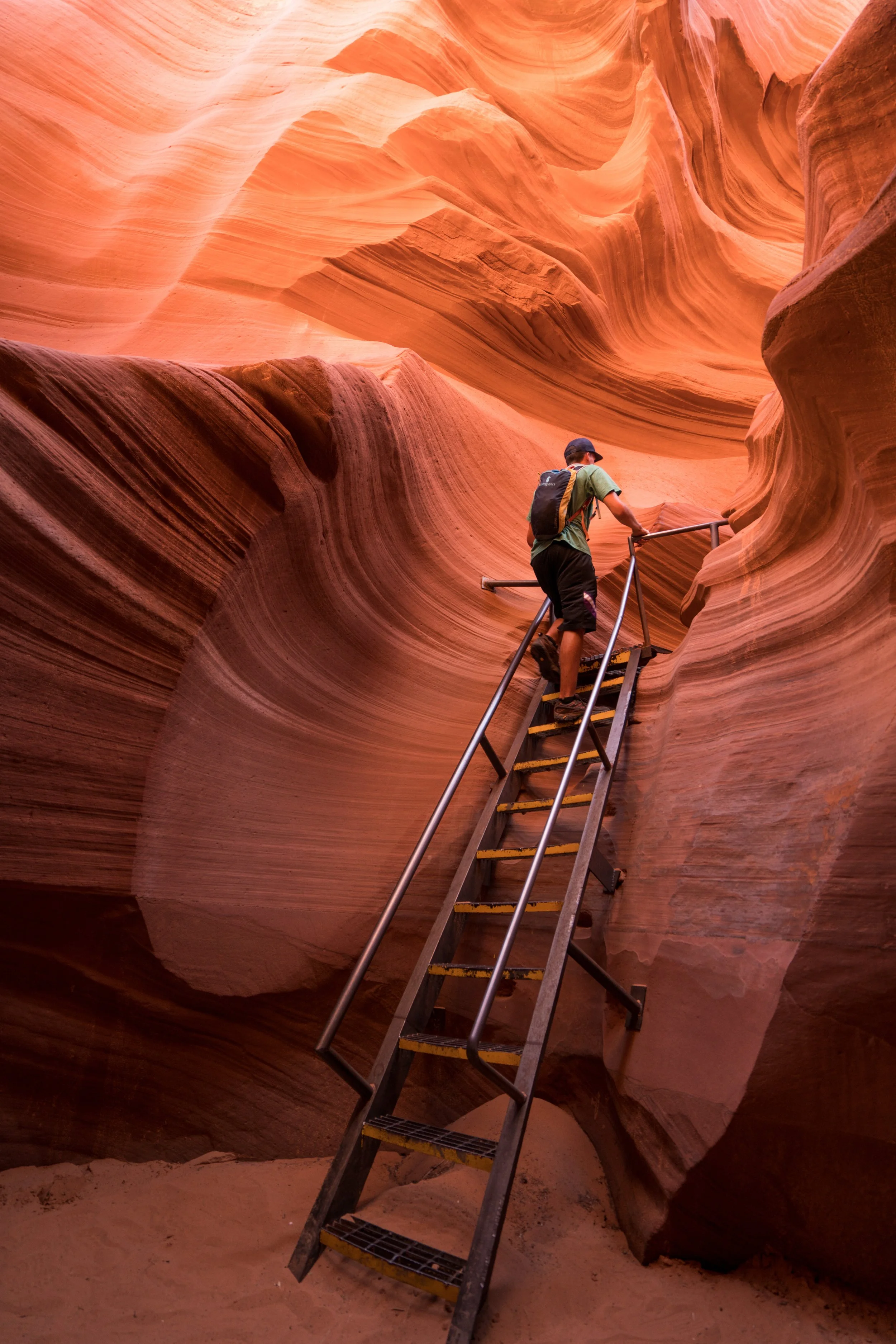 Upper vs. Lower Antelope Canyon: Which Antelope Canyon Tour is Better ...