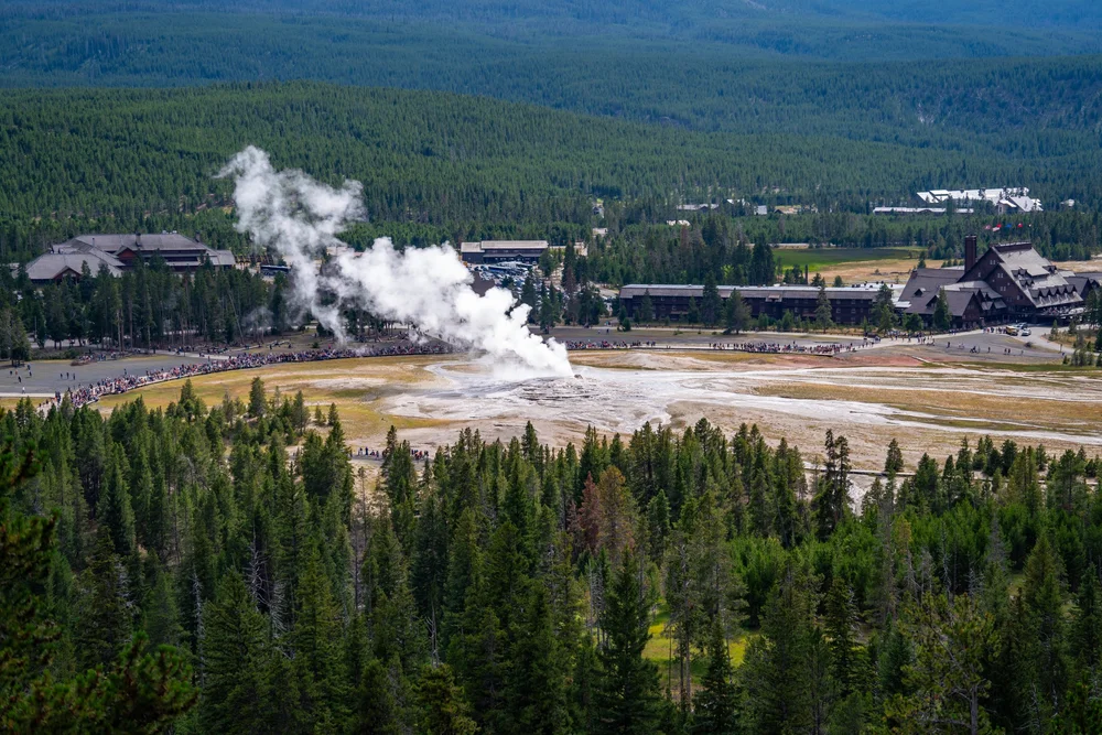 10 Best Geysers & Thermal Features in Yellowstone National Park — noahawaii