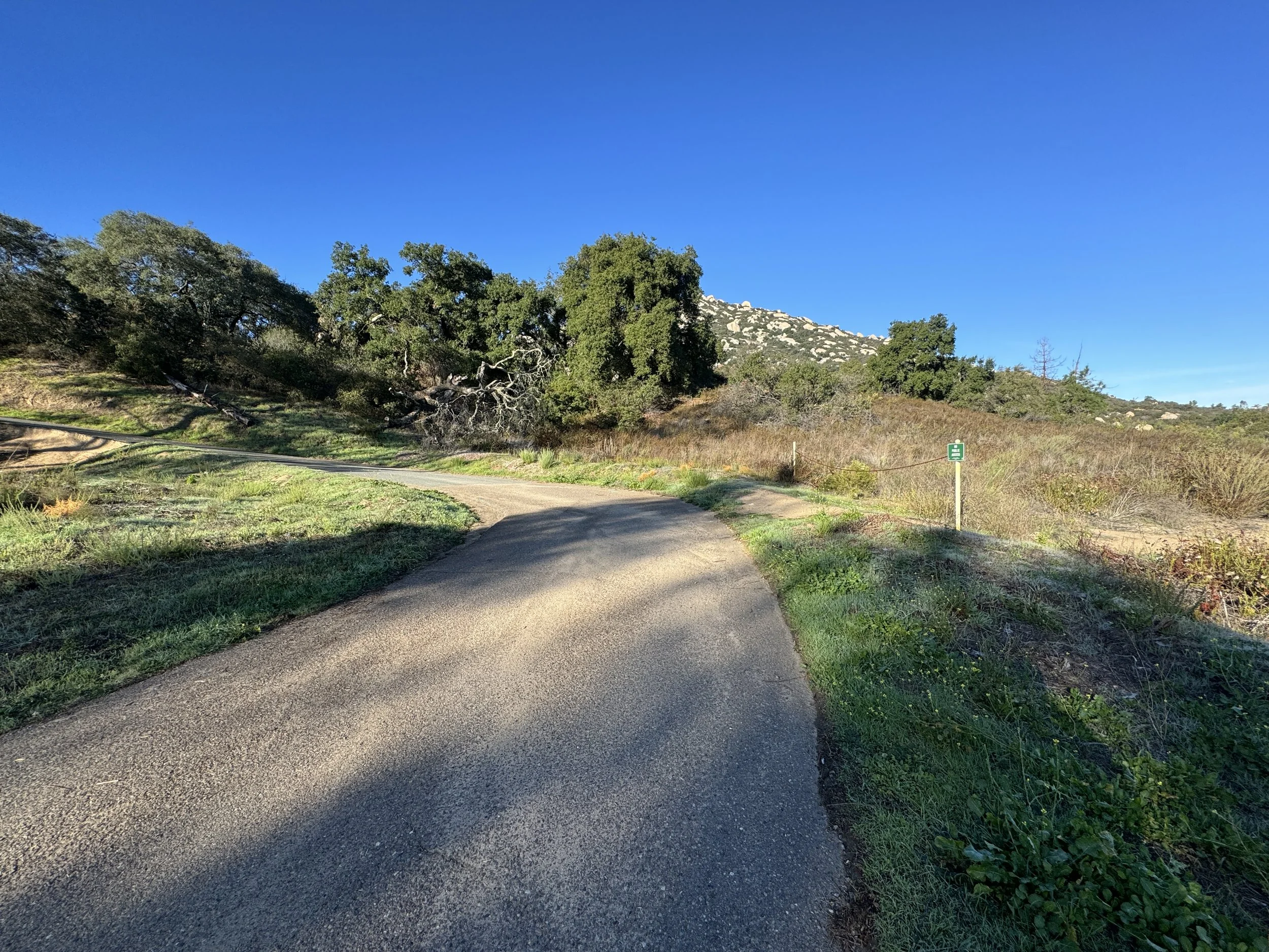 Hiking the Potato Chip Rock Trail (Mt. Woodson) via Highway 67 in San ...