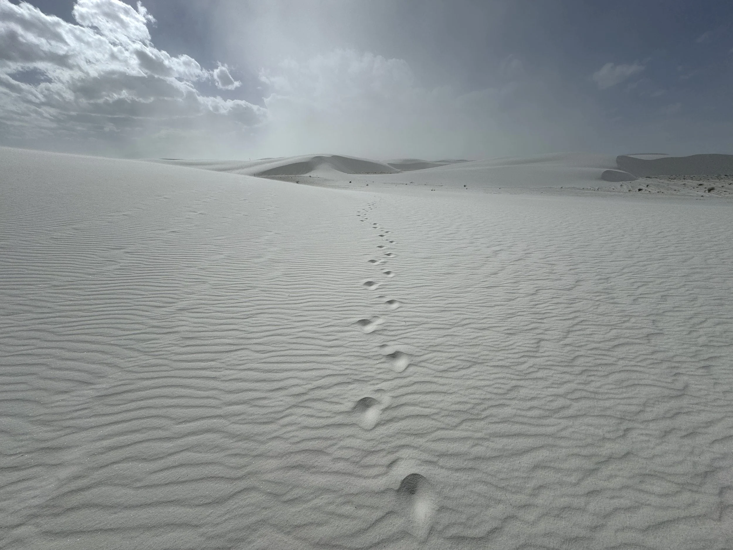 Hiking the Alkali Flat Trail in White Sands National Park — noahawaii