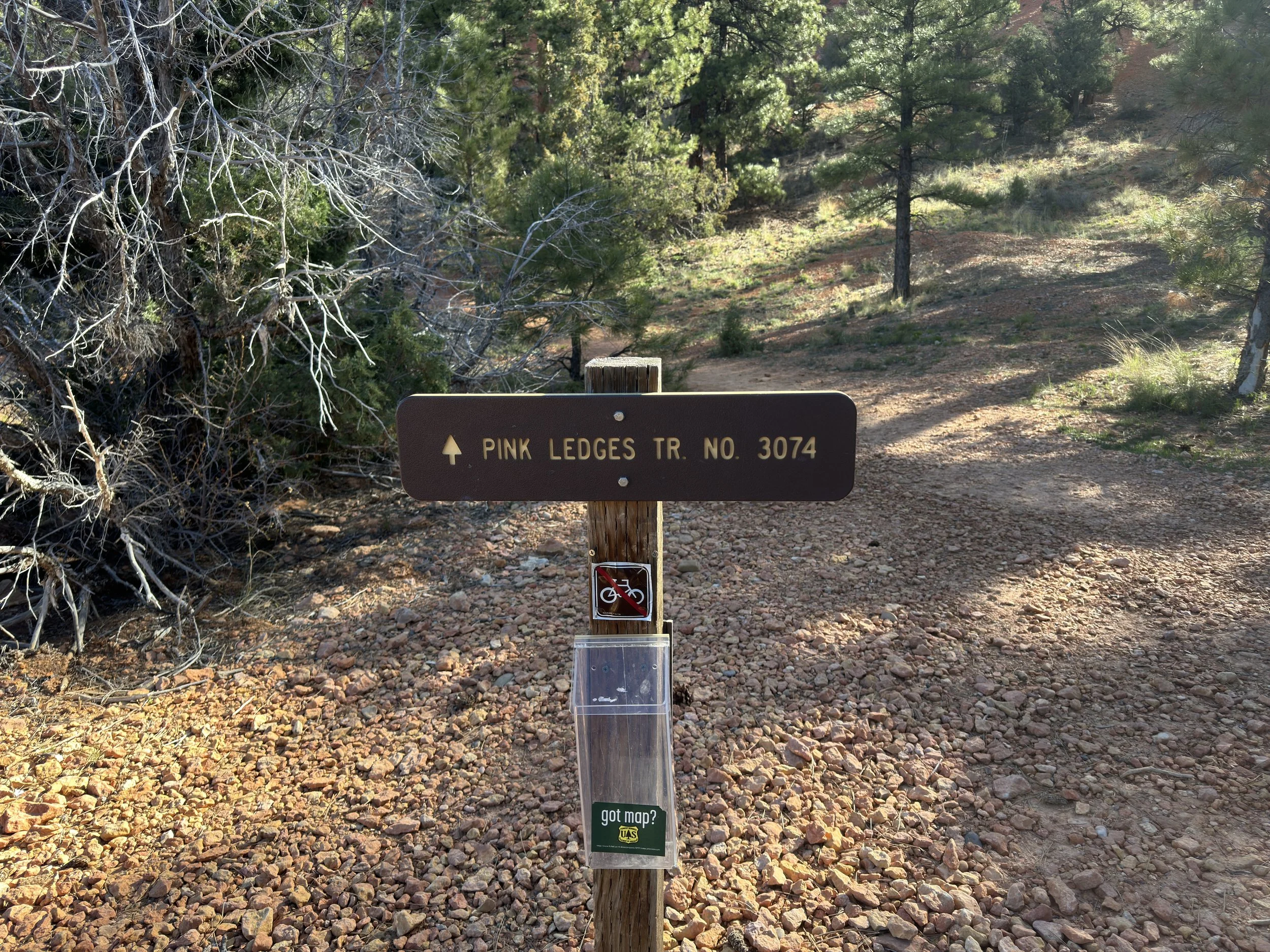 Hiking the Pink Ledges-Birdseye-Photo Loop Trail in Red Canyon, Utah ...