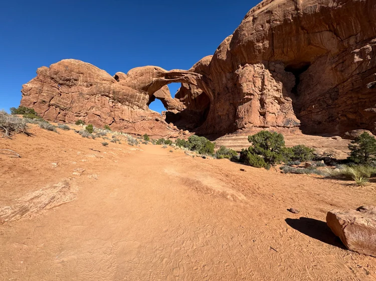 Hiking the Double Arch Trail in Arches National Park — noahawaii