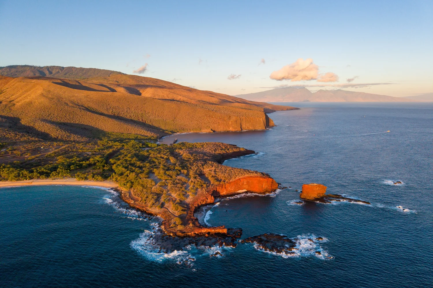 Hiking the Puʻu Pehe Trail (Sweetheart Rock) on Lānaʻi, Hawaiʻi — noahawaii