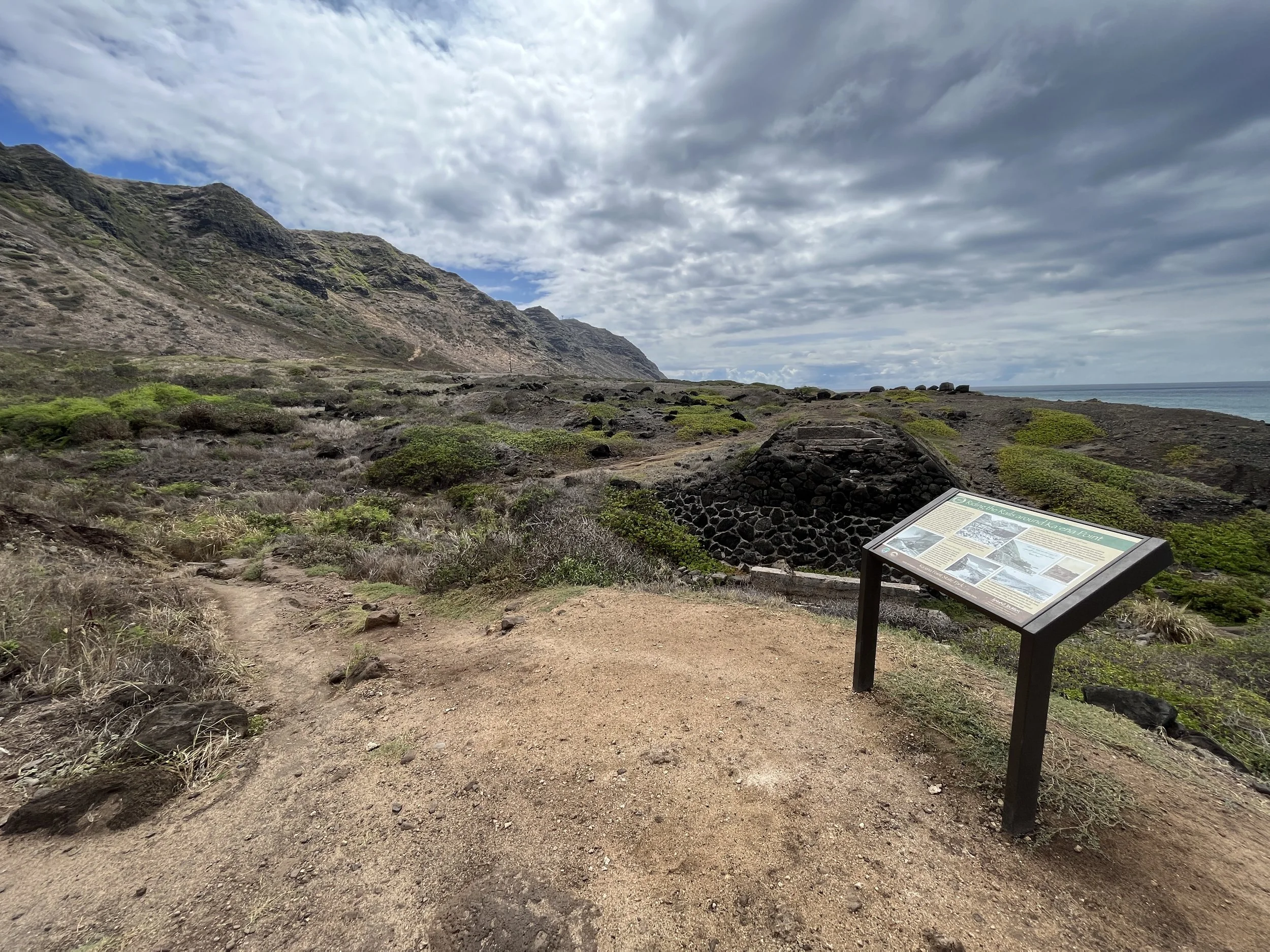 Hiking the Kaʻena Point Trail & Pillbox on the North Shore of Oʻahu ...